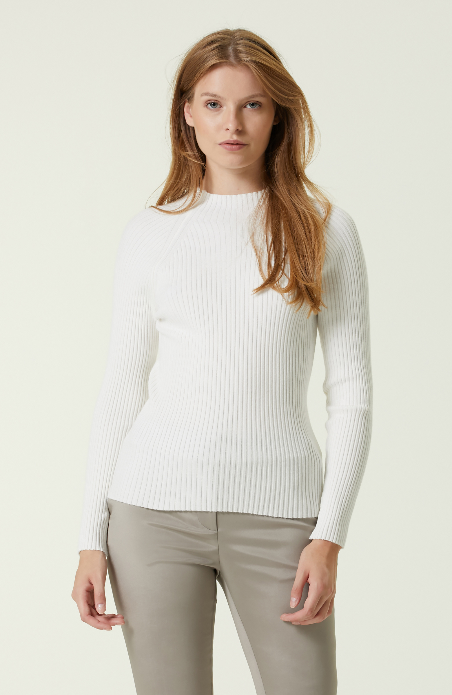 Slim Fit Ekru Dik Yaka Kazak