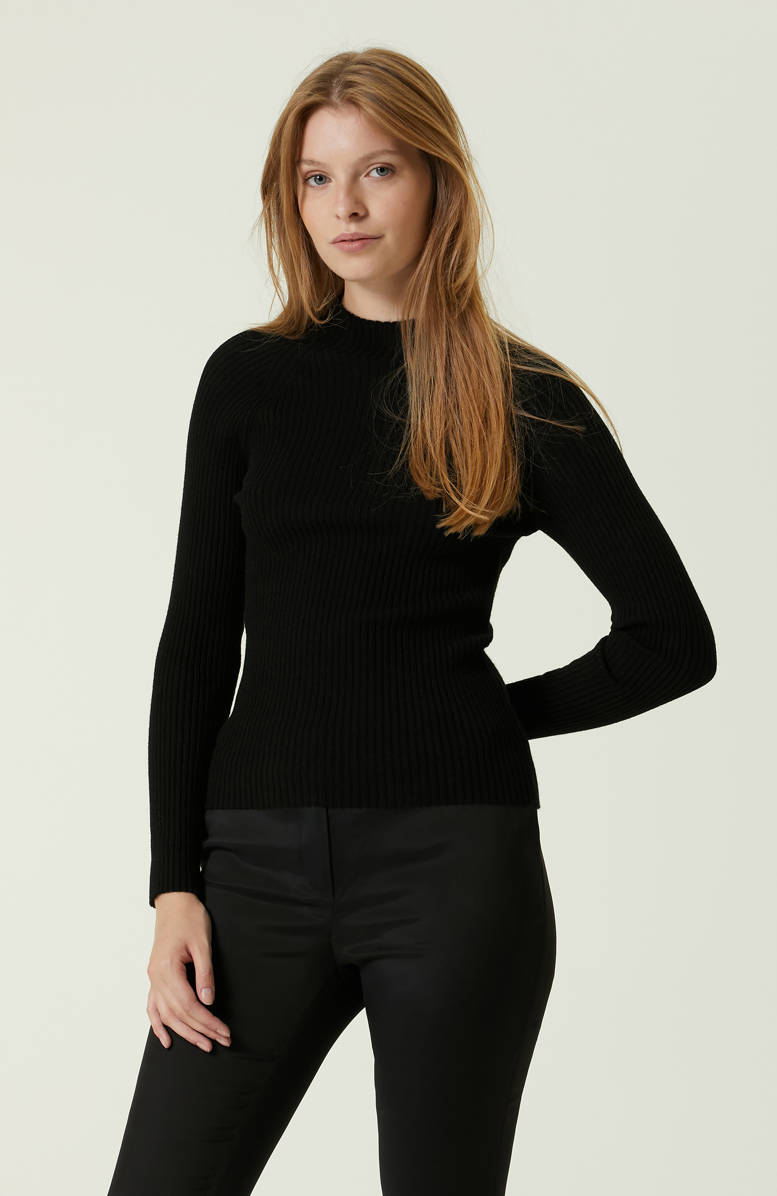 Slim Fit Siyah Dik Yaka Kazak