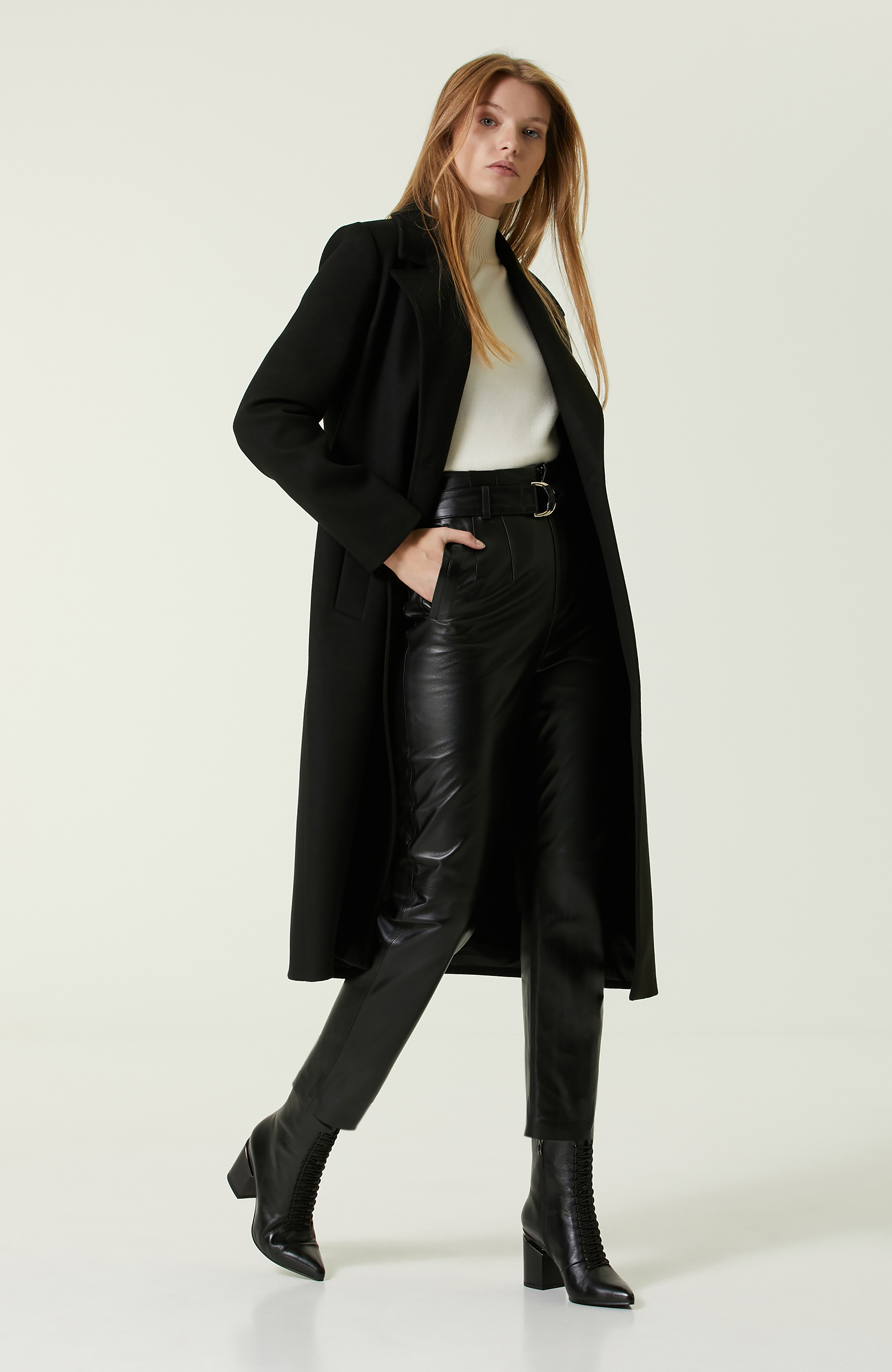 Regular Fit Siyah Beli Kuşaklı Palto Regular Fit Siyah Beli Kuşaklı Palto