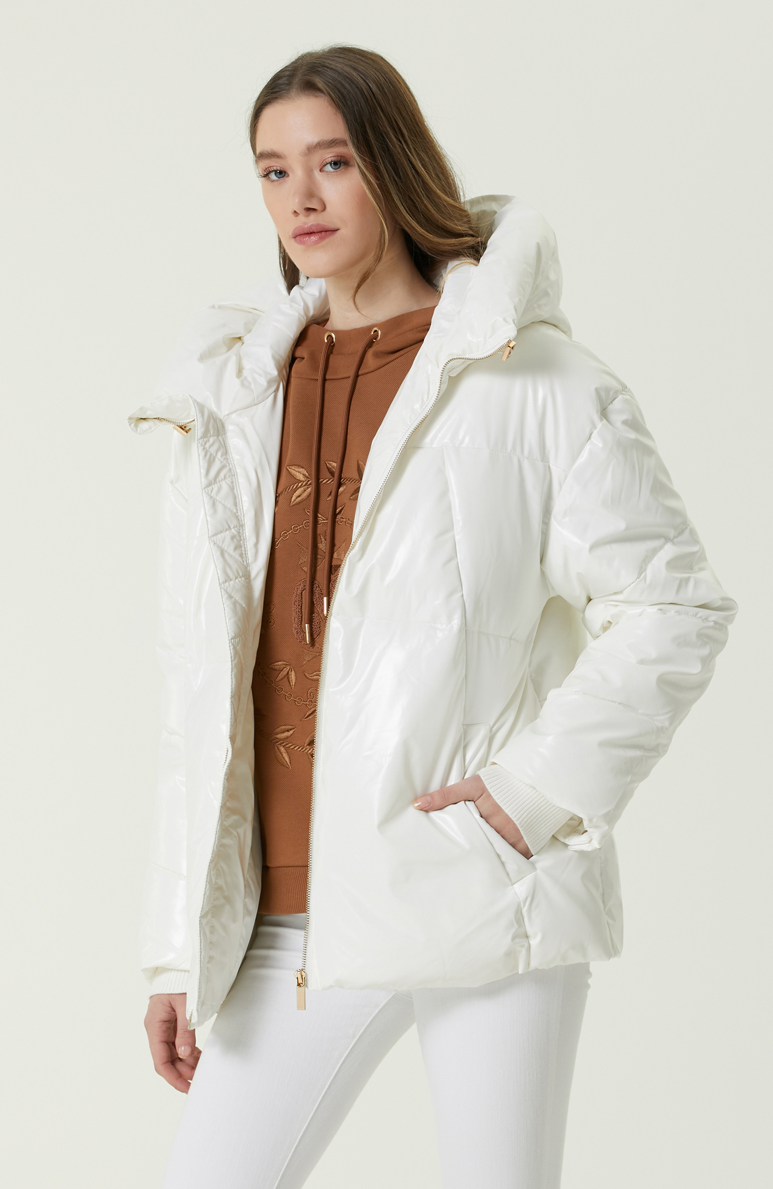 Regular Fit Beyaz Mont