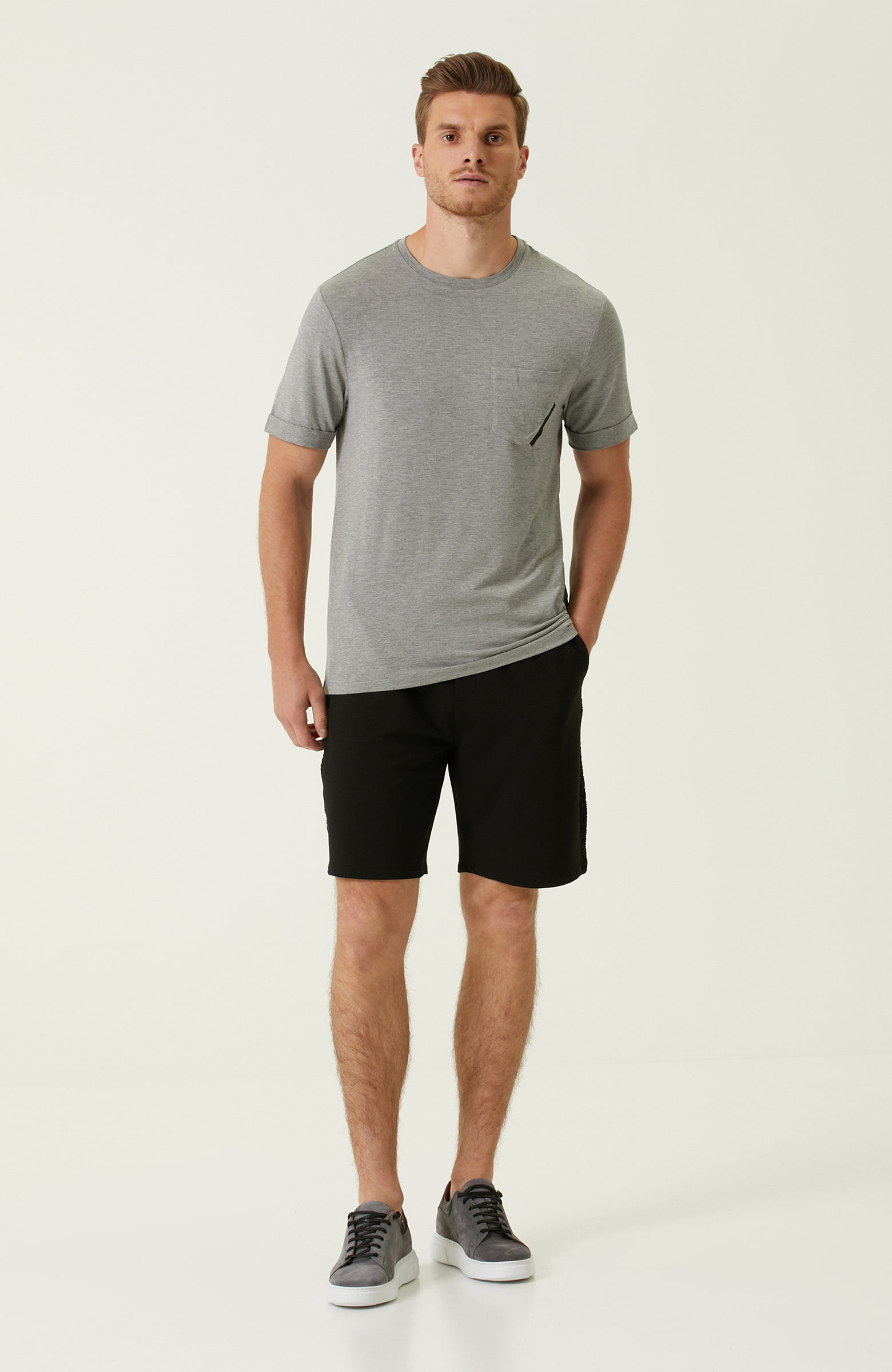 Siyah Baskılı Şort