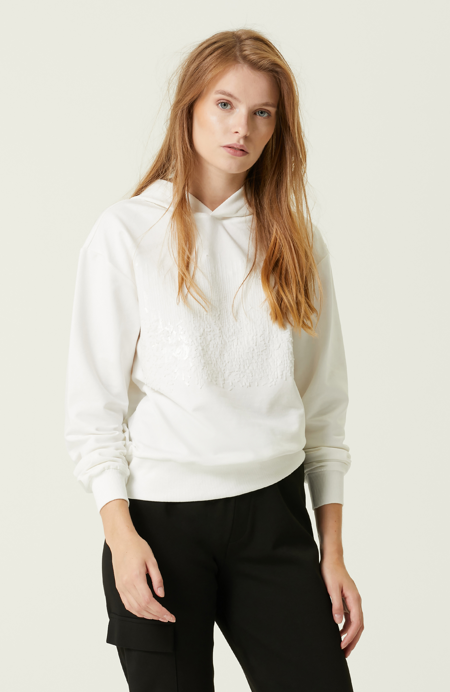 Beyaz Kapüşonlu Payetli Sweatshirt Beyaz Kapüşonlu Payetli Sweatshirt