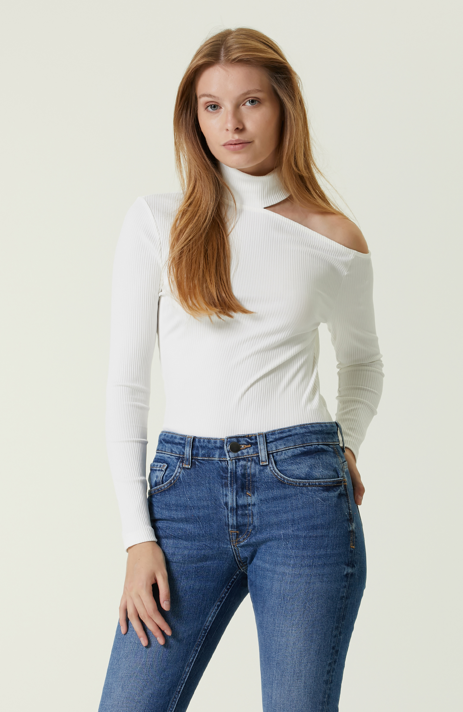 Basic Fit Beyaz Omuz Detaylı Sweatshirt Basic Fit Beyaz Omuz Detaylı Sweatshirt