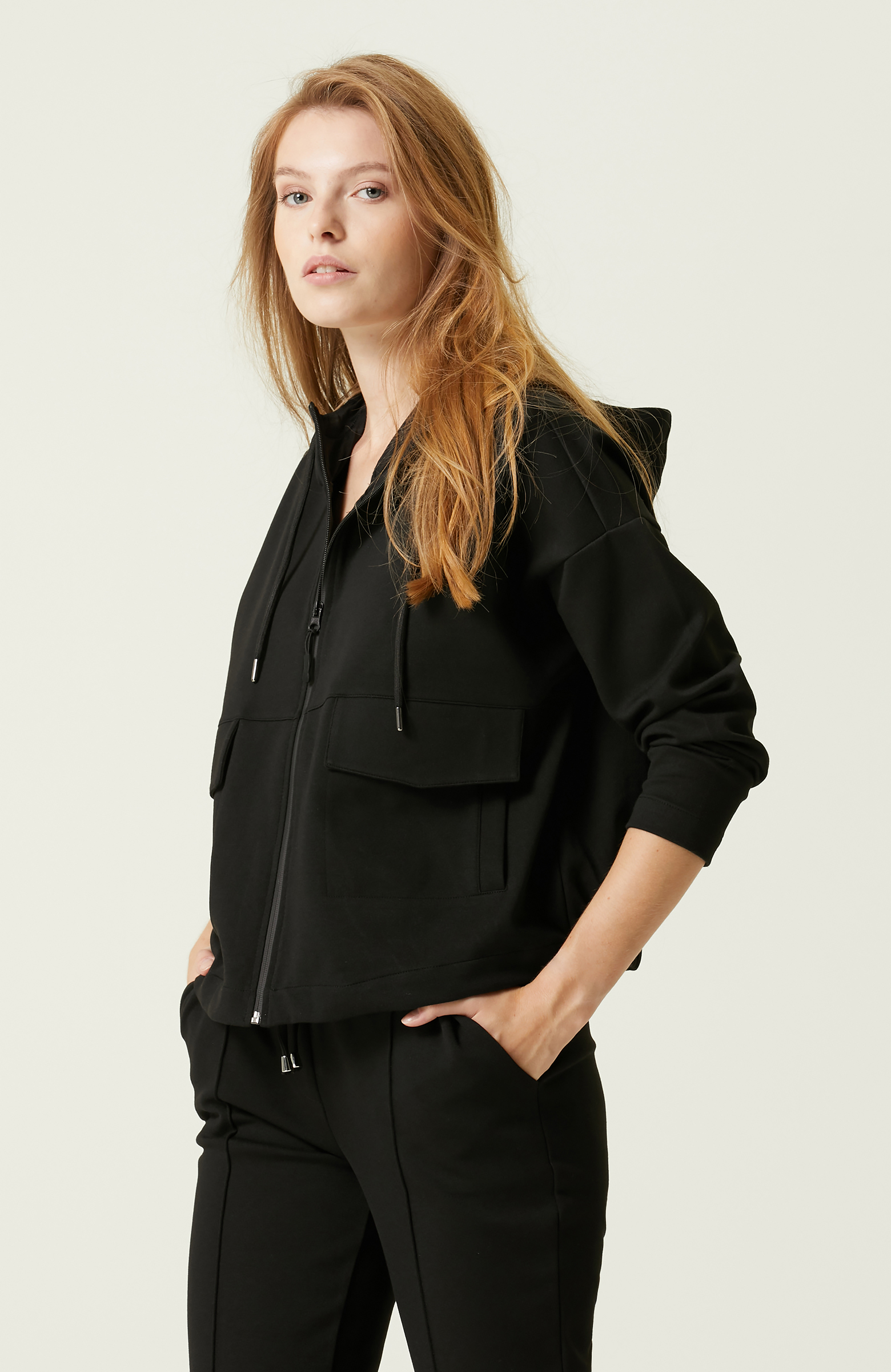 Geniş Fit Siyah Kapüşonlu Ceket Geniş Fit Siyah Kapüşonlu Ceket