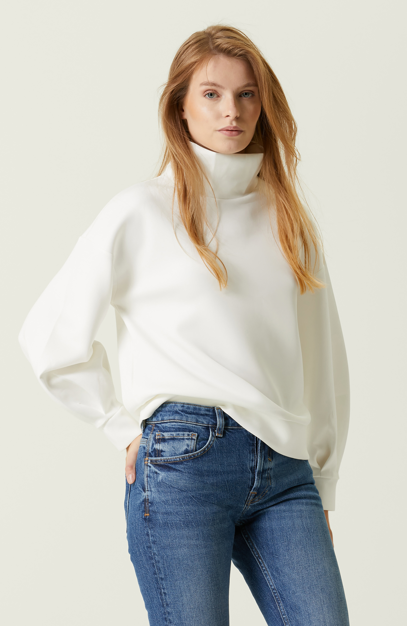 Ekru Dik Yaka Sweatshirt Ekru Dik Yaka Sweatshirt