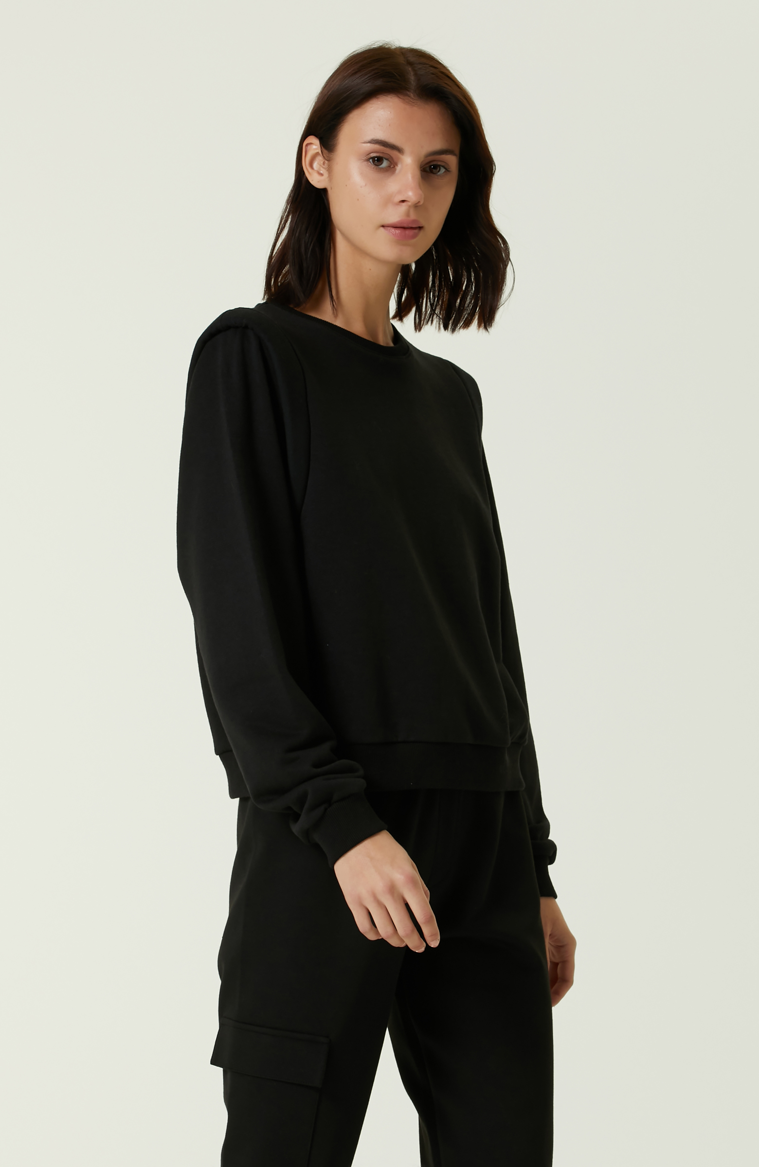 Basic Fit Siyah Sweatshirt Basic Fit Siyah Sweatshirt