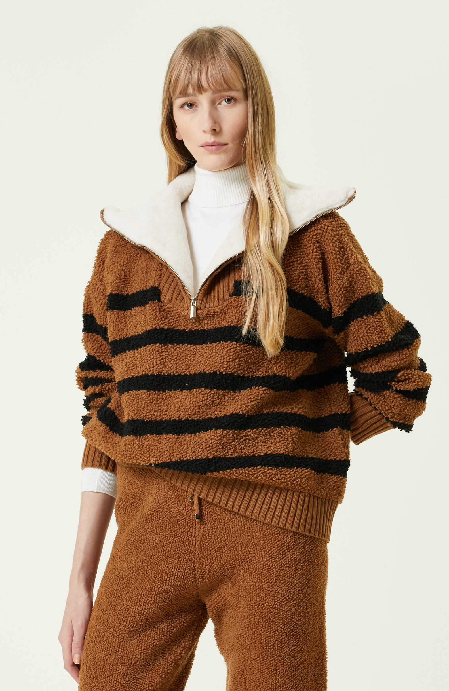 Basic Fit Kahverengi Çizgili Kazak Basic Fit Kahverengi Çizgili Kazak