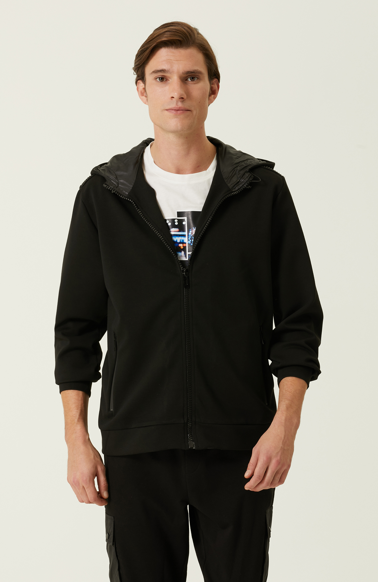 Slim Fit Siyah Kapüşonlu Sweatshirt Slim Fit Siyah Kapüşonlu Sweatshirt