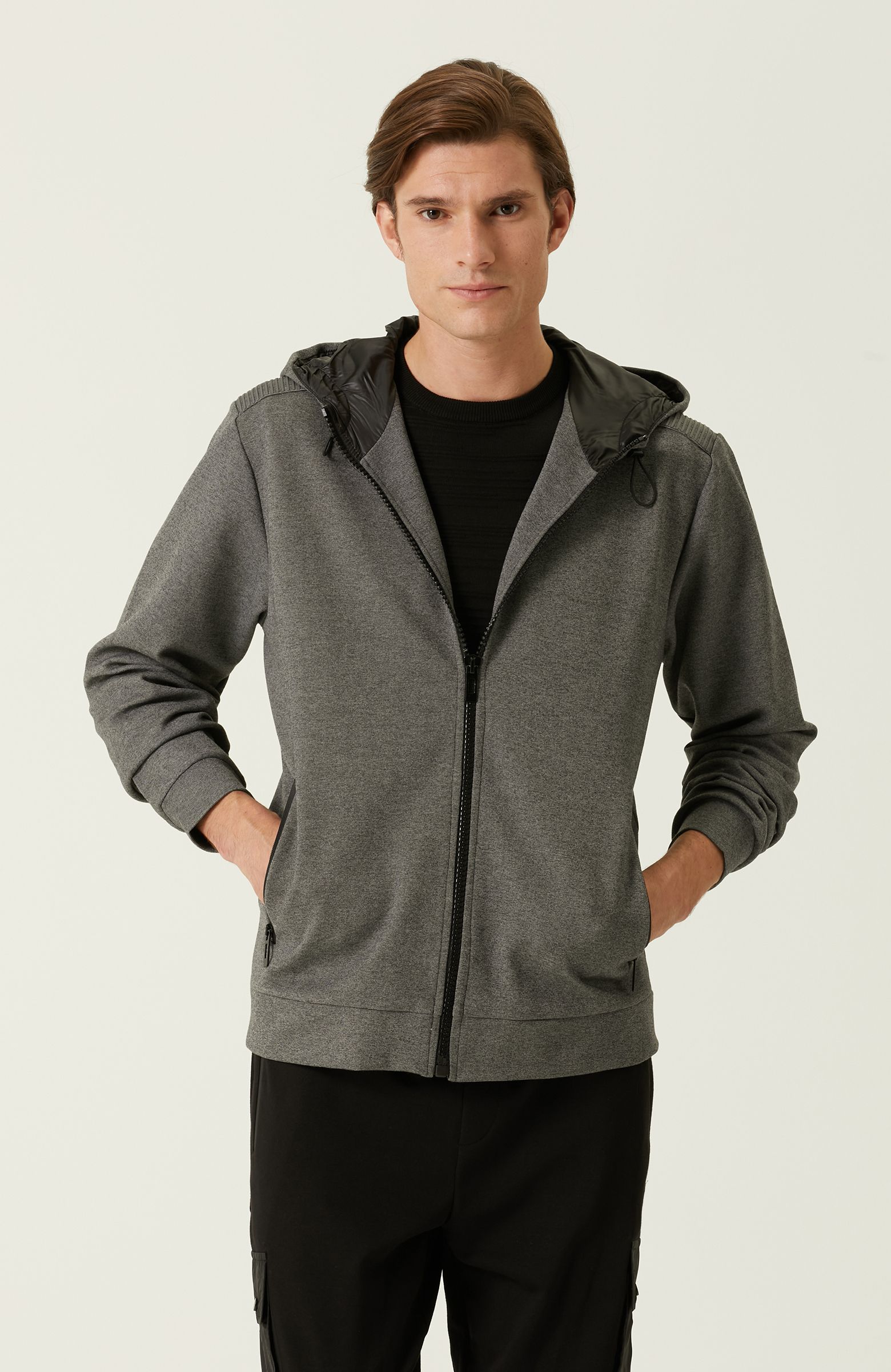 Slim Fit Gri Kapüşonlu Sweatshirt Slim Fit Gri Kapüşonlu Sweatshirt