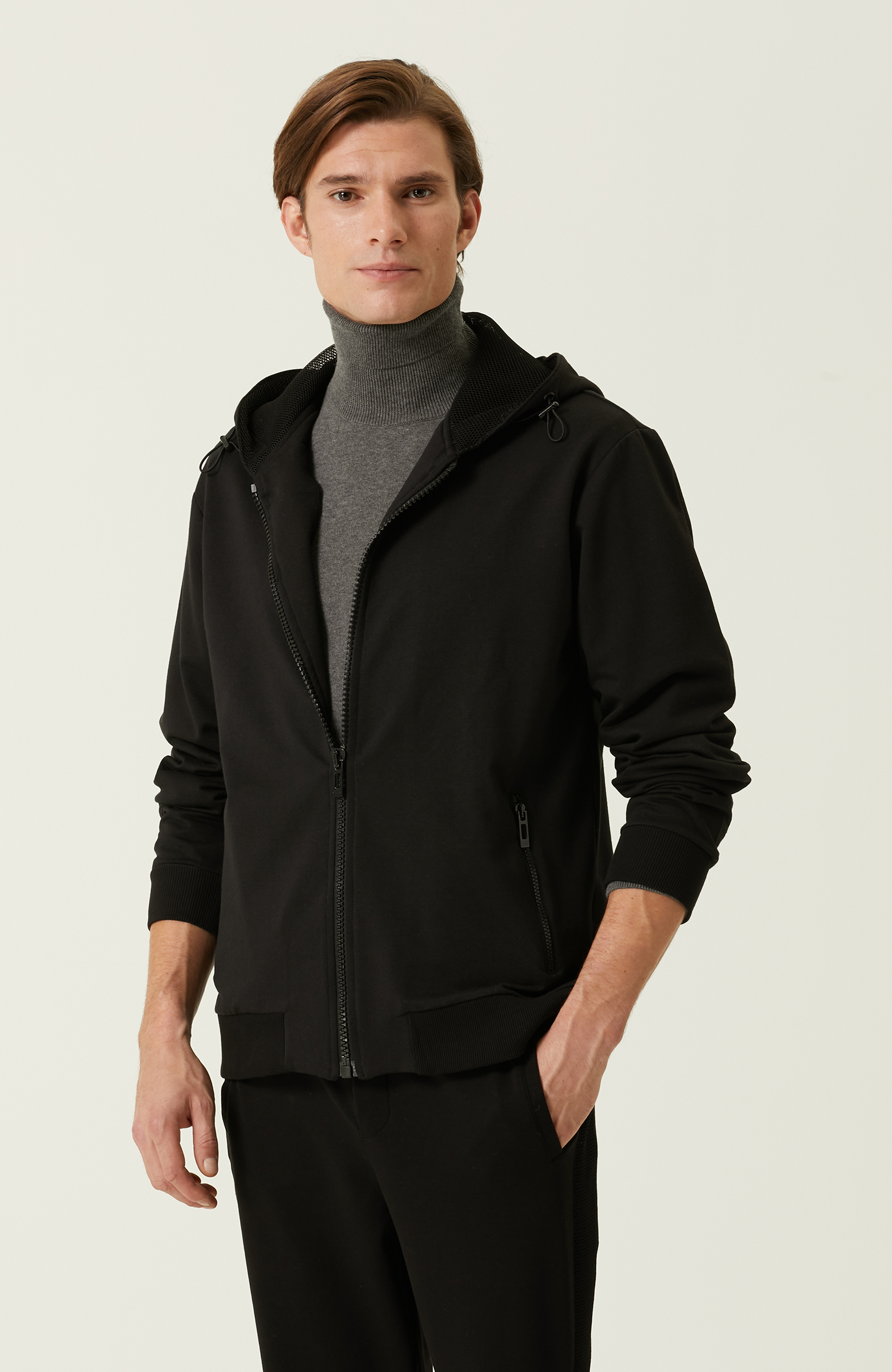 Slim Fit Siyah Kapüşonlu Sweatshirt Slim Fit Siyah Kapüşonlu Sweatshirt