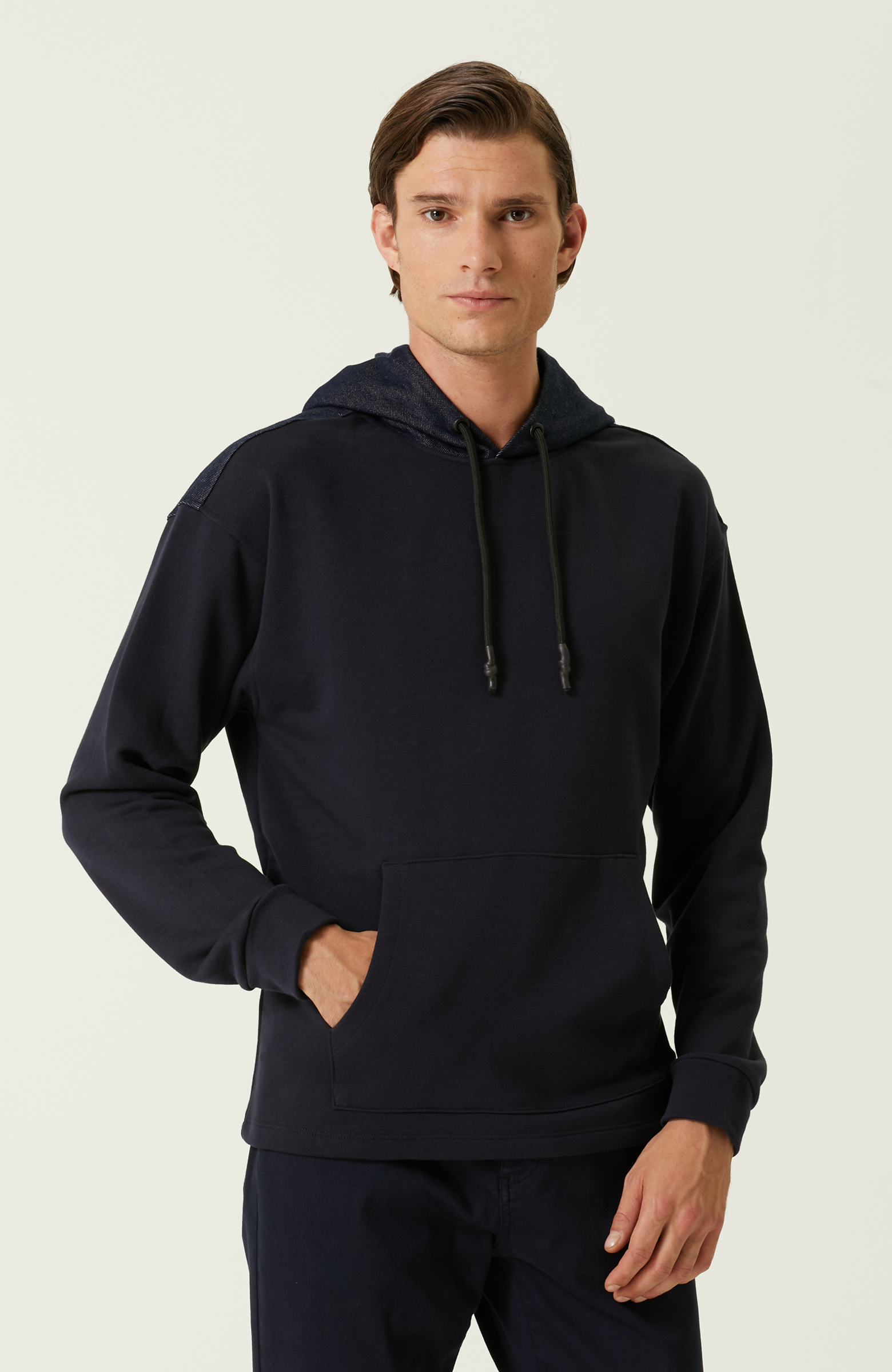 Slim Fit Lacivert Kapüşonlu Sweatshirt Slim Fit Lacivert Kapüşonlu Sweatshirt