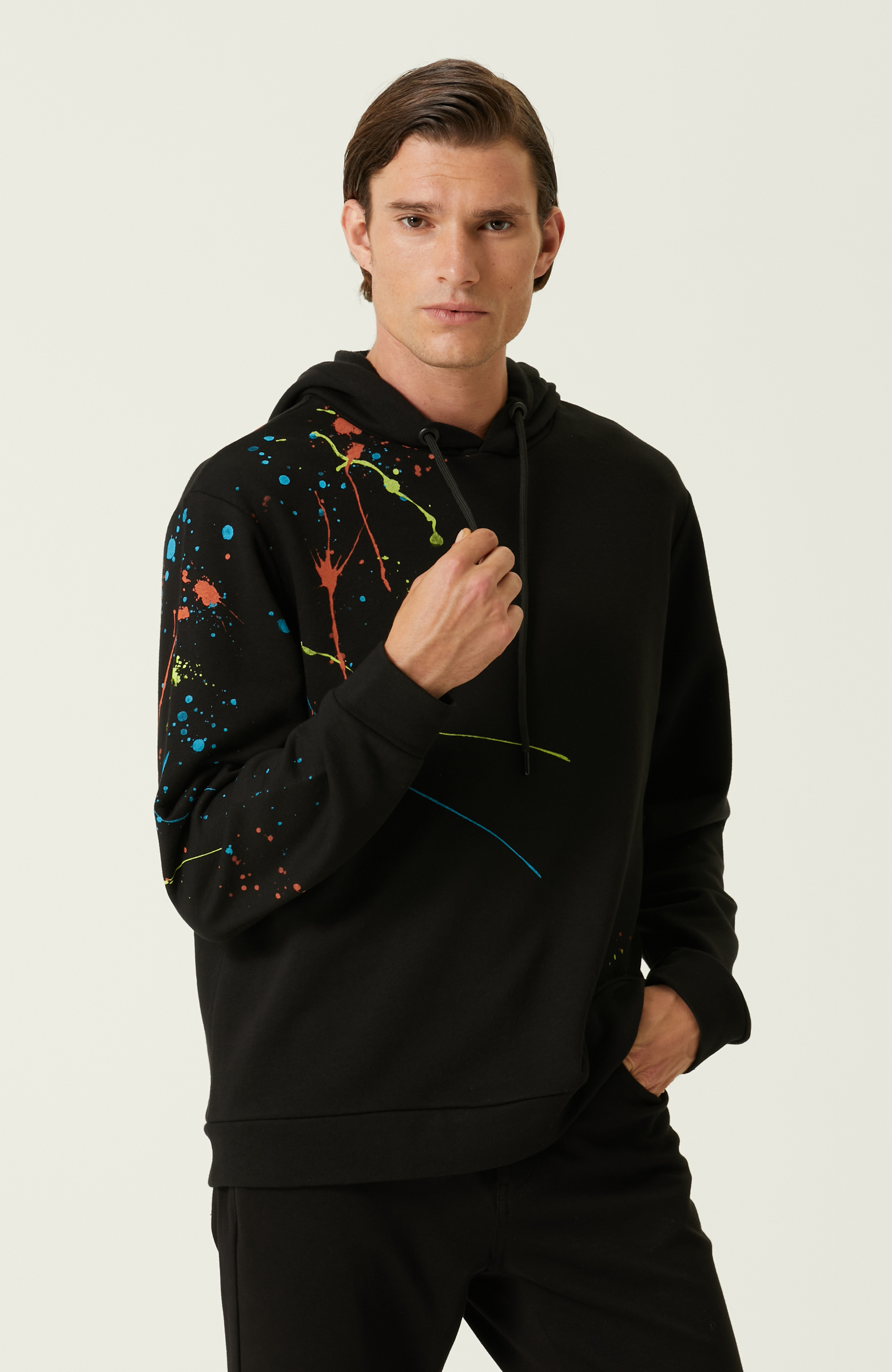 Slim Fit Siyah Baskılı Kapüşonlu Sweatshirt Slim Fit Siyah Baskılı Kapüşonlu Sweatshirt