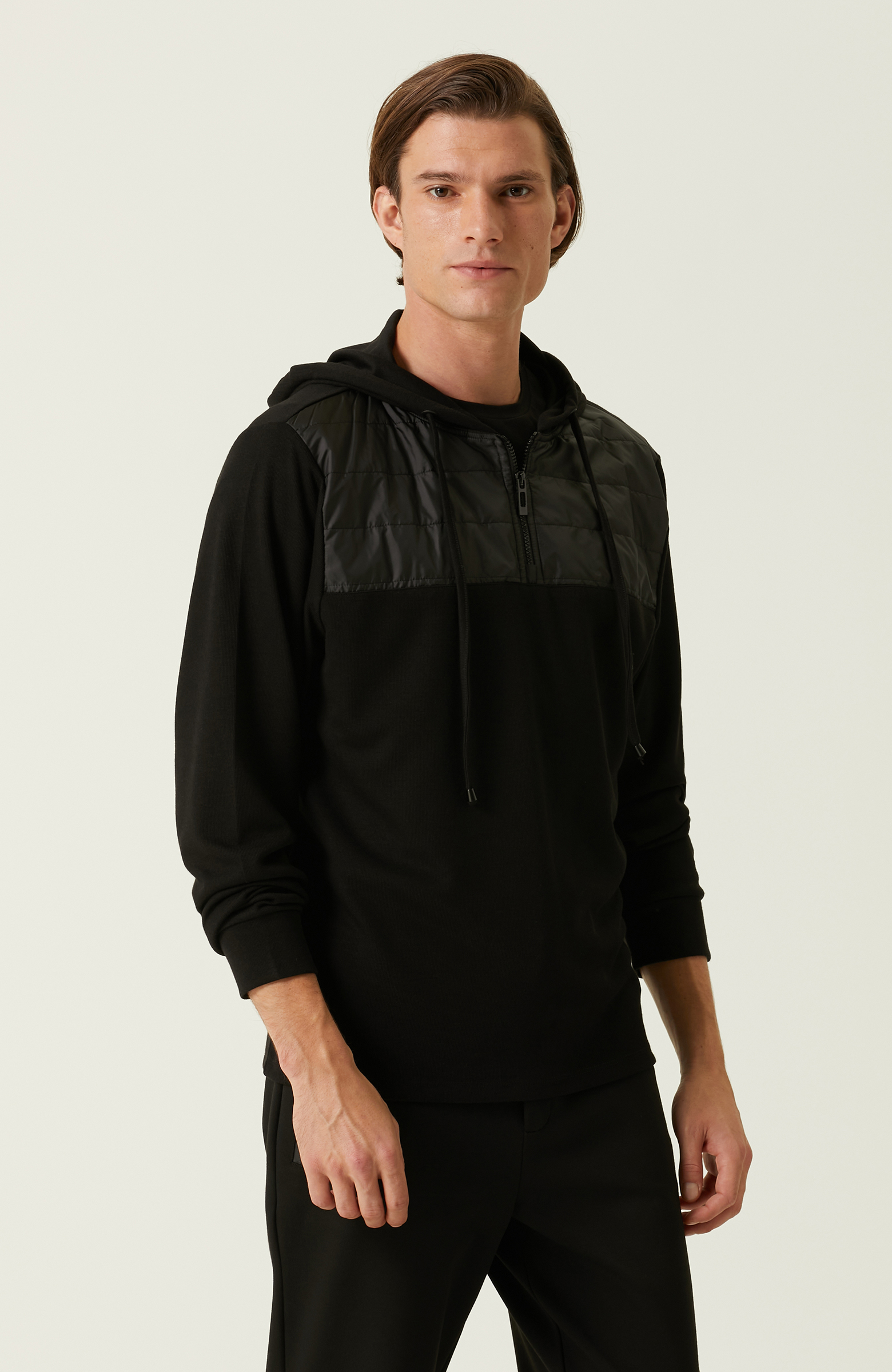 Slim Fit Siyah Kapüşonlu Sweatshirt Slim Fit Siyah Kapüşonlu Sweatshirt