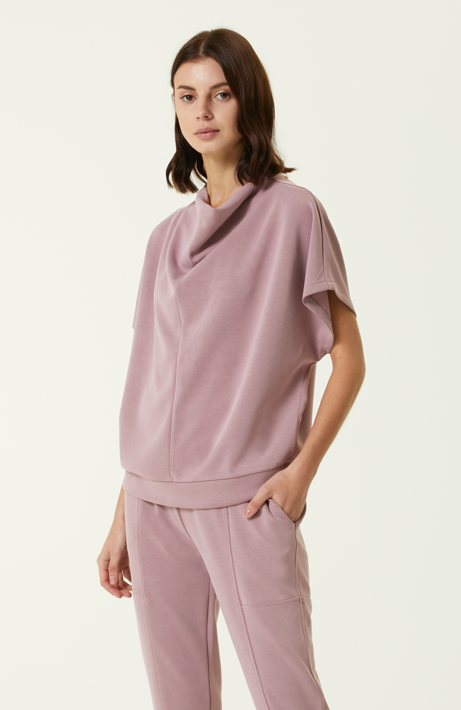 Basic Fit Gül Kurusu Sweatshirt Basic Fit Gül Kurusu Sweatshirt