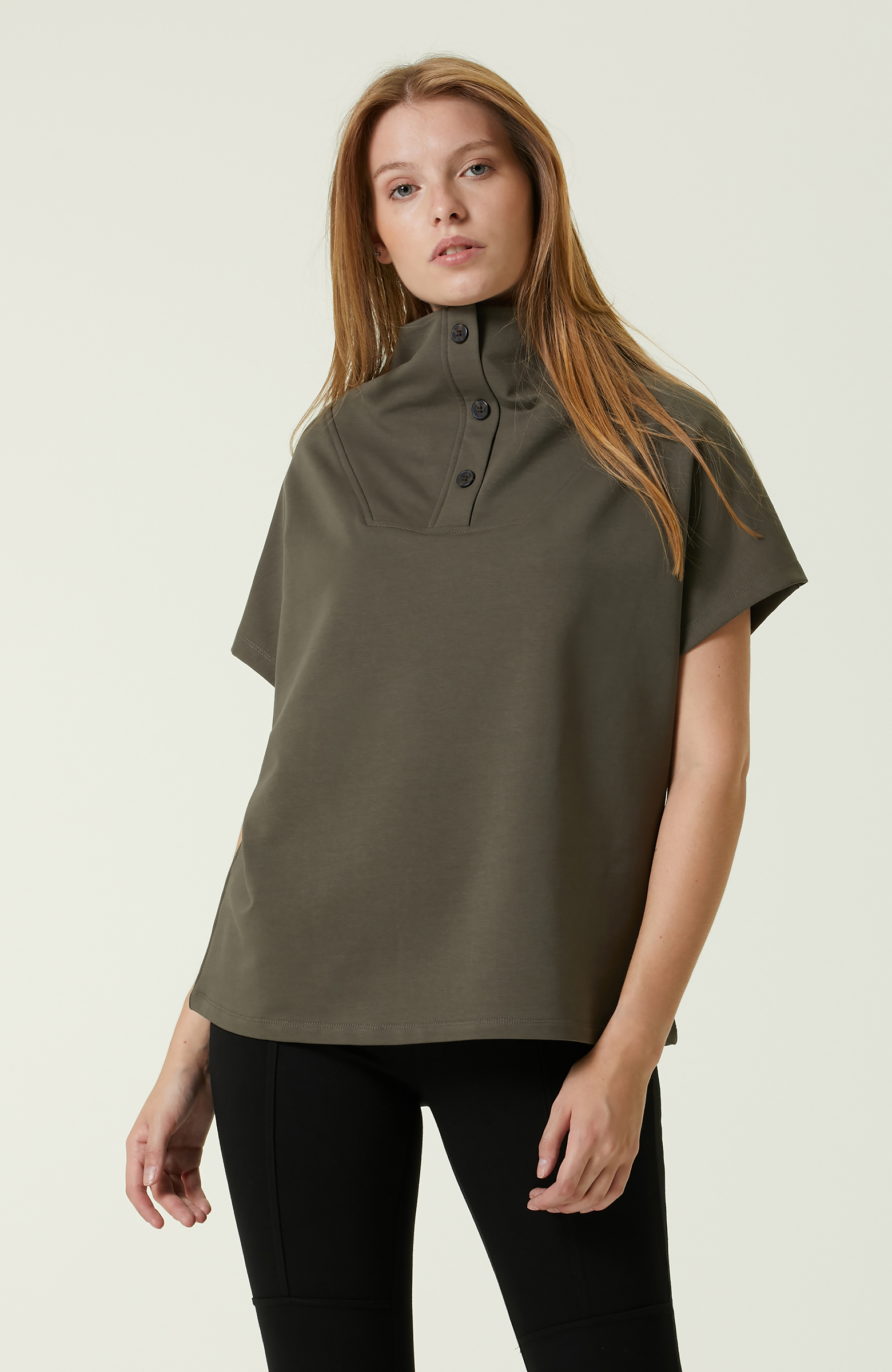 Basic Fit Haki Düğme Detaylı T-shirt Basic Fit Haki Düğme Detaylı T-shirt