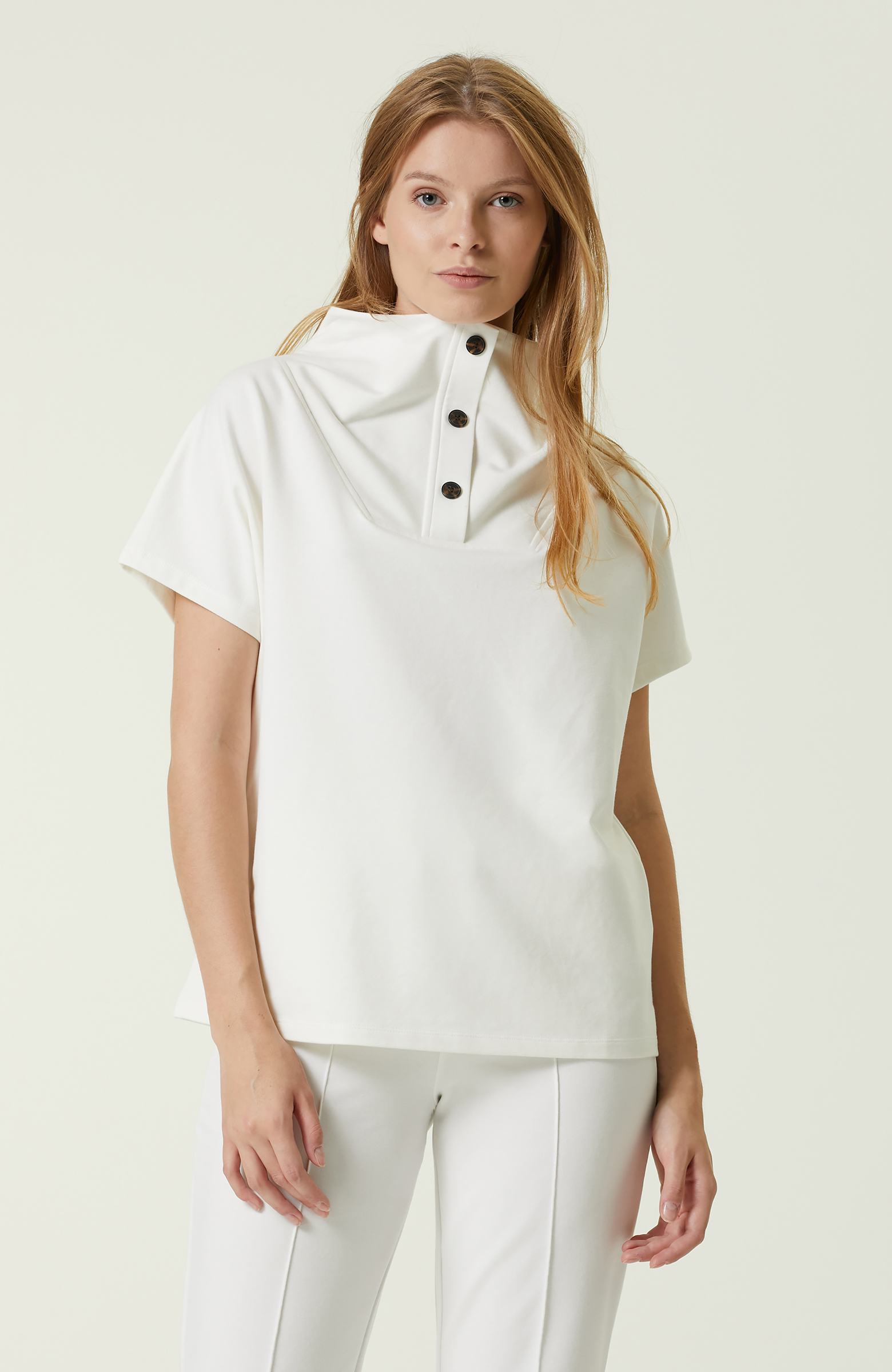 Basic Fit Ekru Dik Yaka T-shirt Basic Fit Ekru Dik Yaka T-shirt