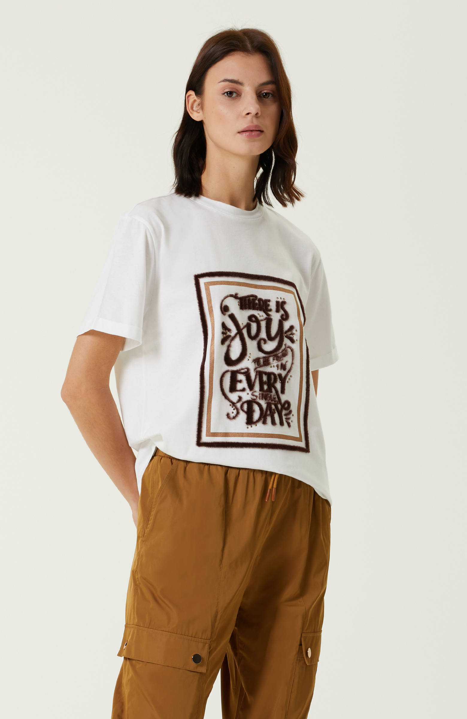 Basic Fit Ekru T-shirt