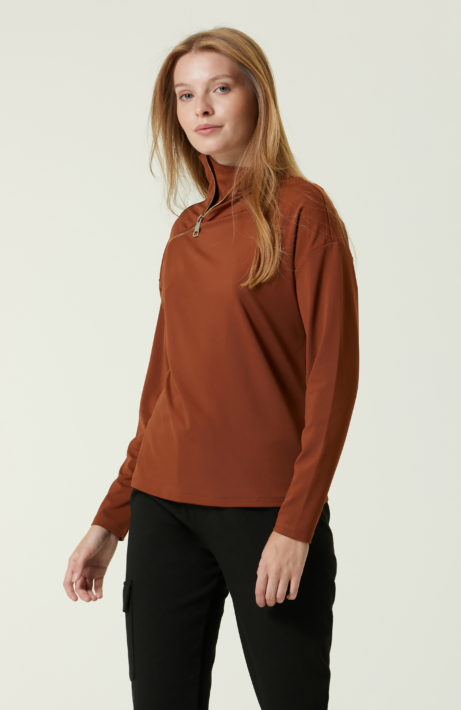 Basic Fit Kahverengi Fermuar Detaylı Sweatshirt Basic Fit Kahverengi Fermuar Detaylı Sweatshirt