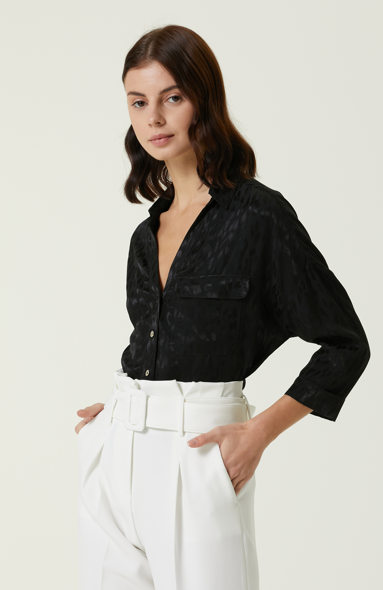 Regular Fit Siyah Jakarlı Gömlek