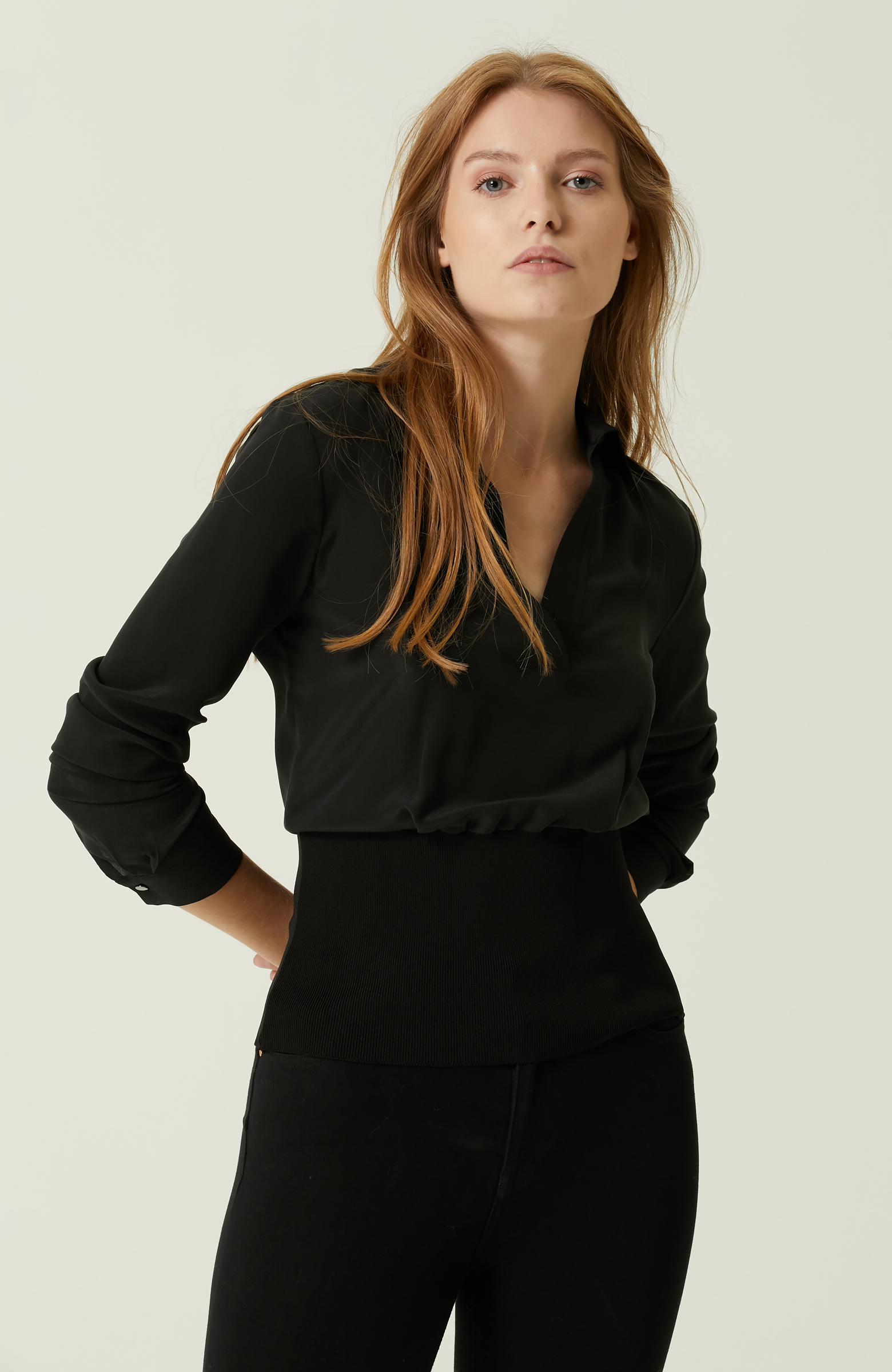 Siyah Yaka Detaylı İpek Bluz Siyah Yaka Detaylı İpek Bluz