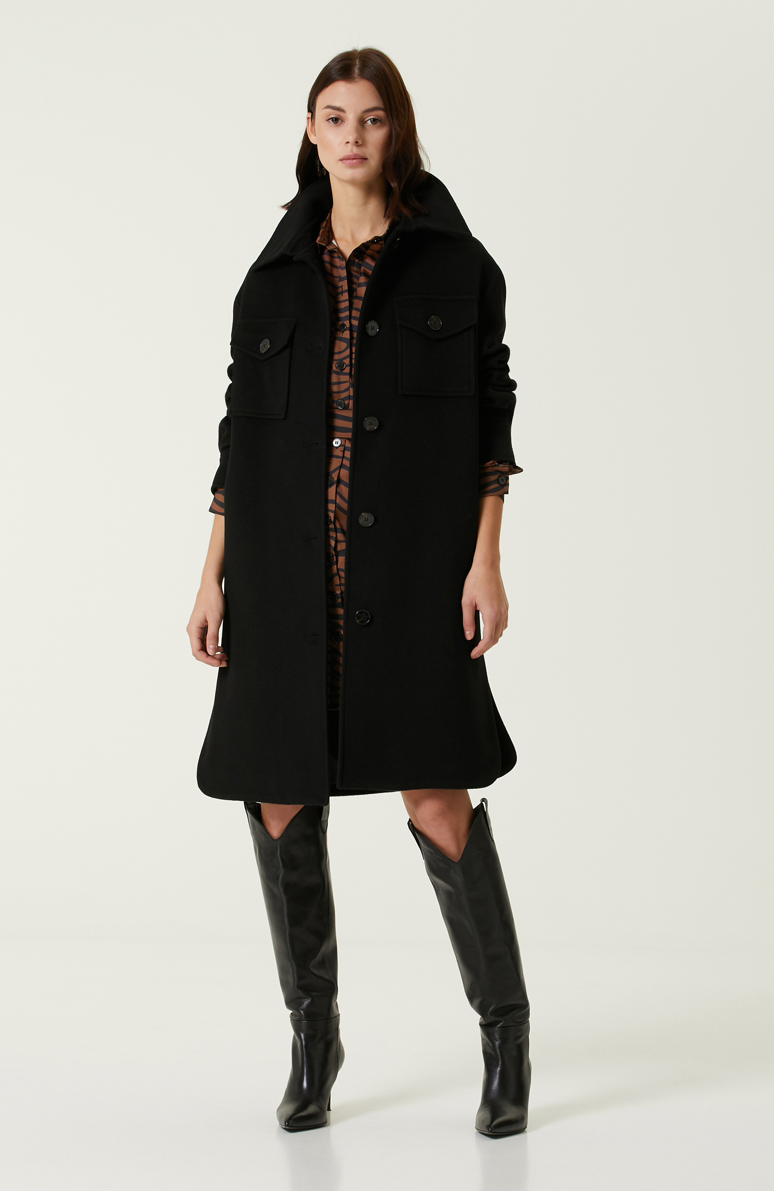 Regular Fit Siyah Yün Kaban