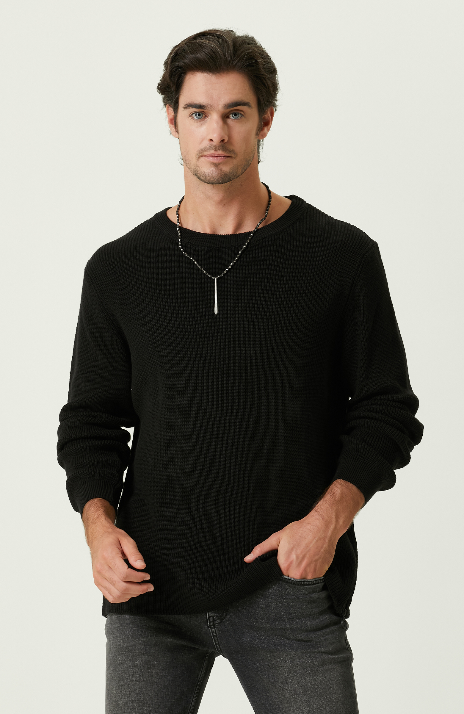 Siyah Jakarlı Yün Kazak