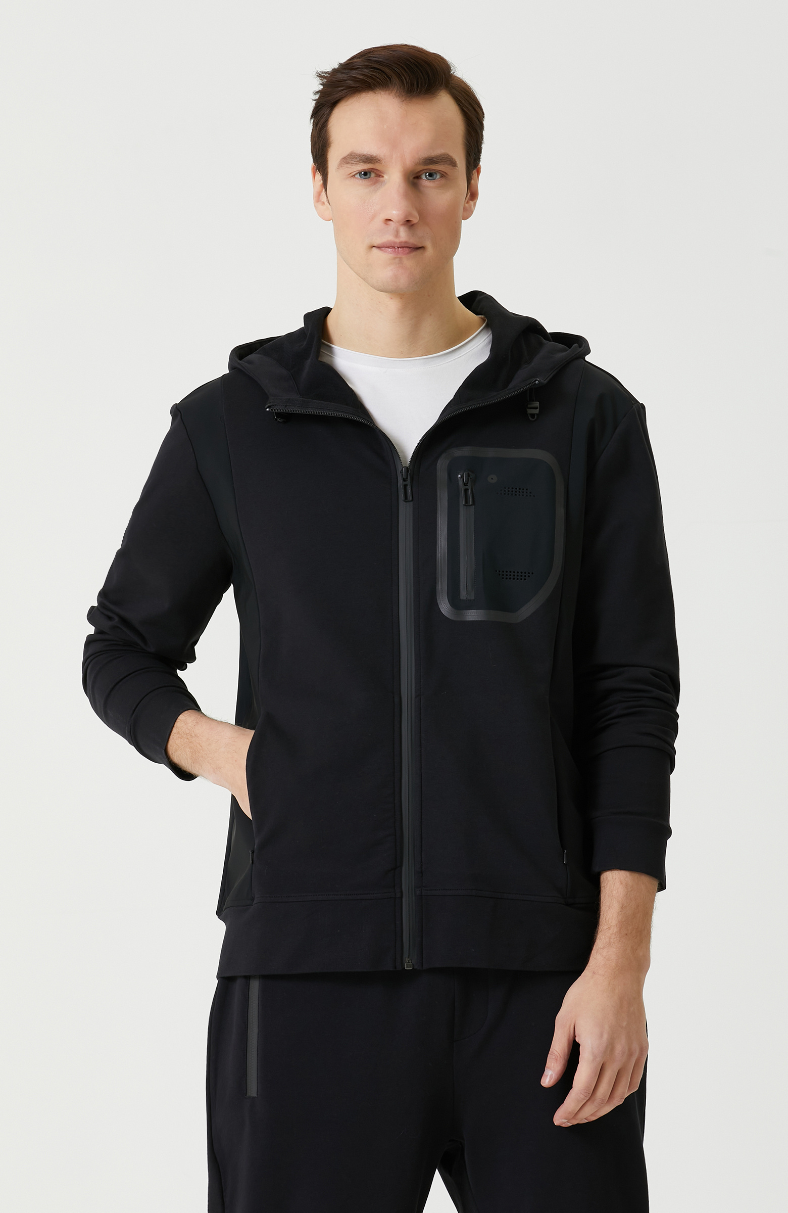 Siyah Kapüşonlu Mont