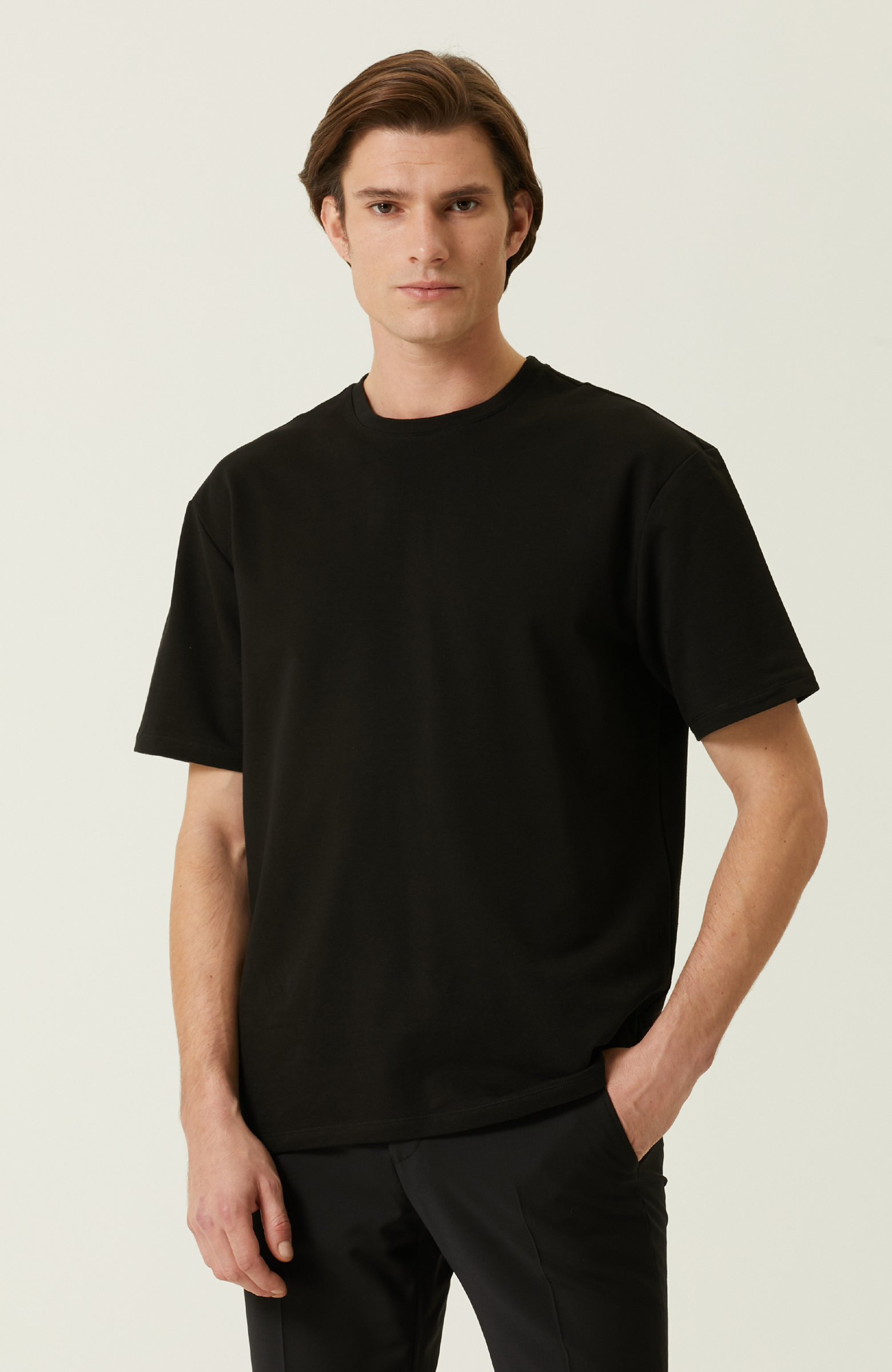 Comfort Fit Siyah Logo Detaylı T-shirt