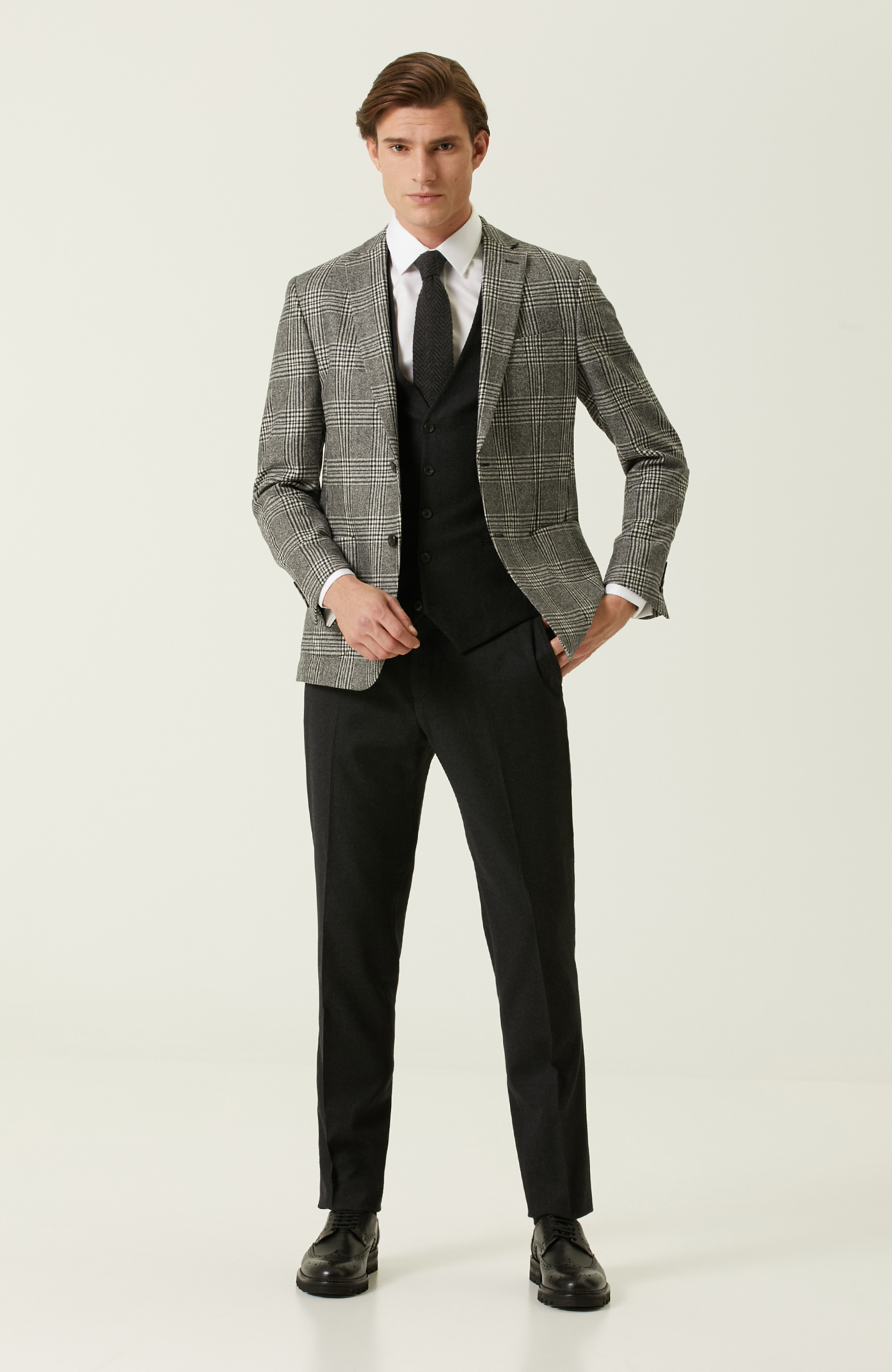 Siyah Beyaz Yün Takım Elbise