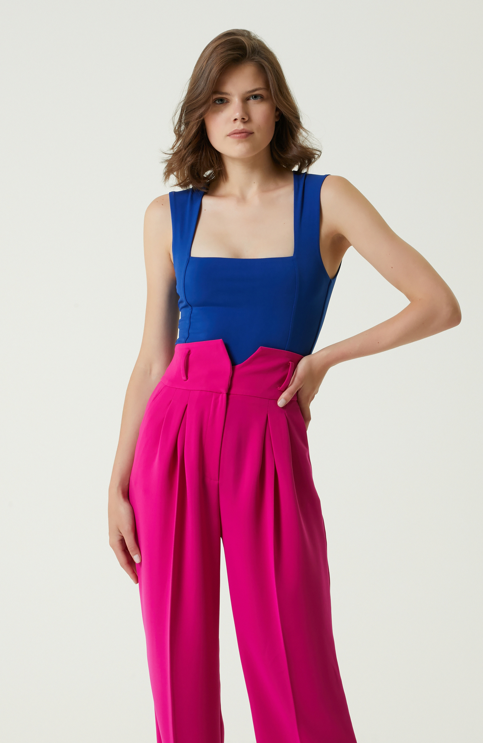 Saks Kare Yaka Kolsuz Bluz