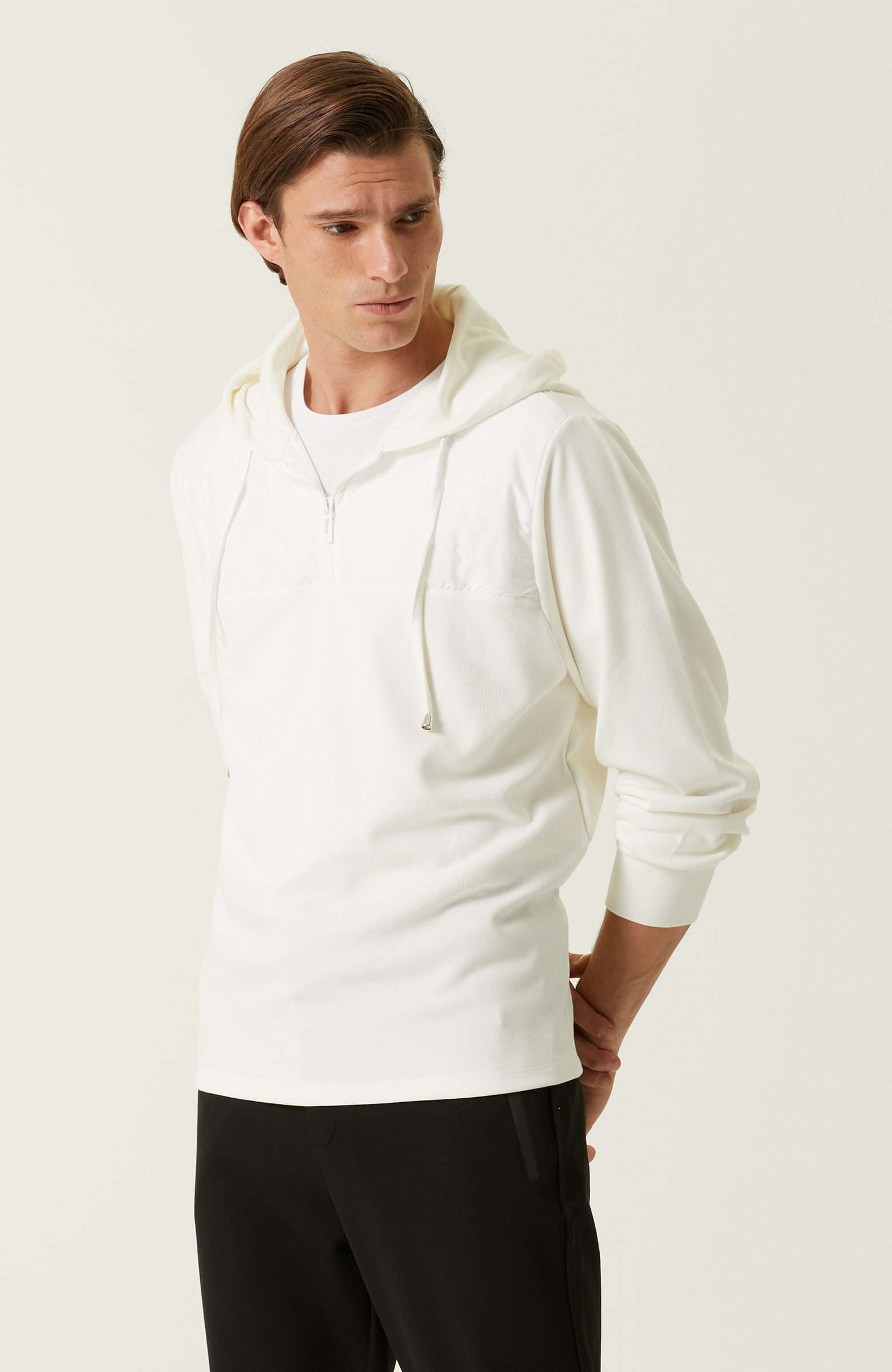 Slim Fit Ekru Kapüşonlu Sweatshirt Slim Fit Ekru Kapüşonlu Sweatshirt