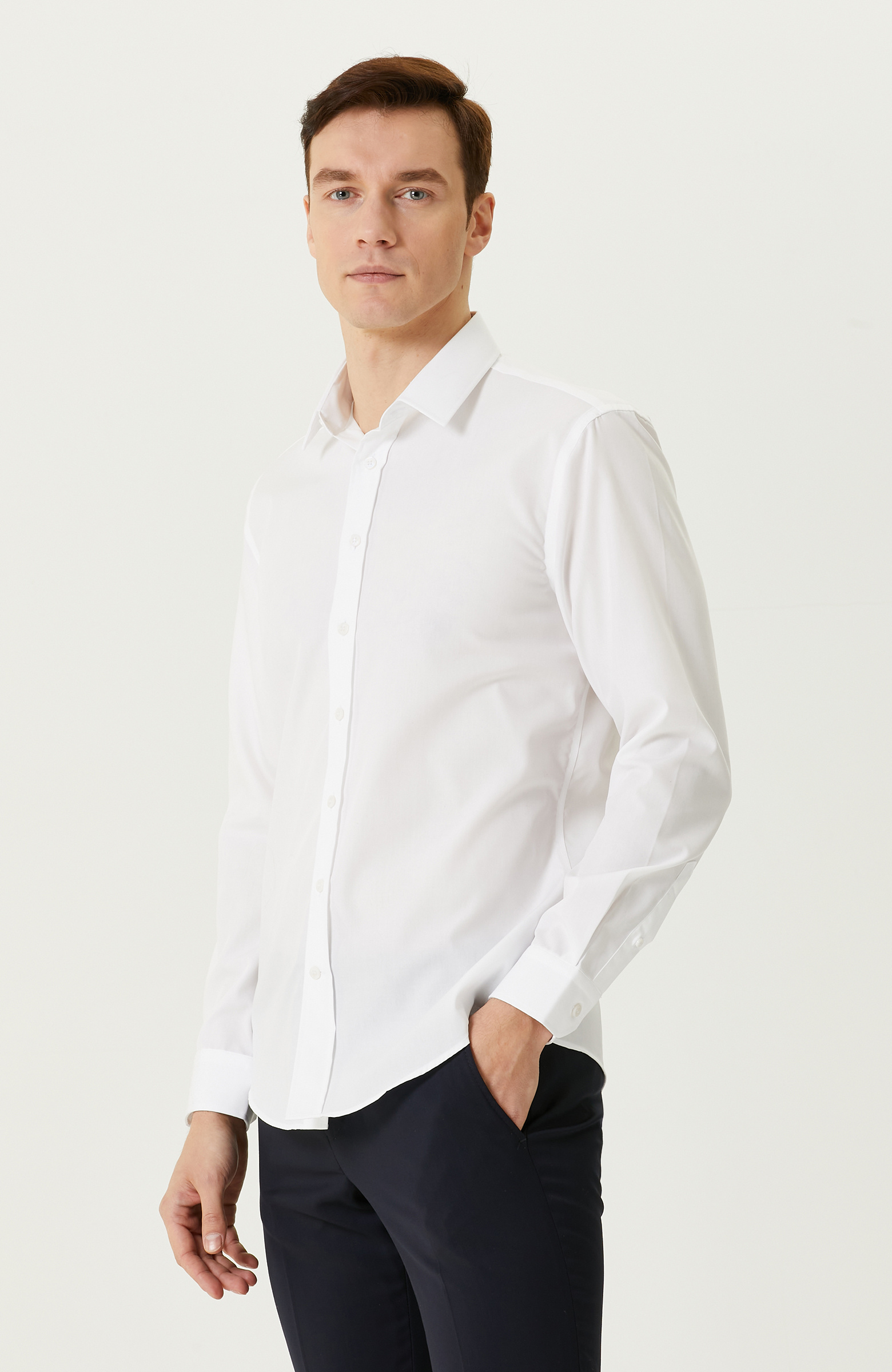 Slim Fit Beyaz Non-İron Gömlek Slim Fit Beyaz Non-İron Gömlek