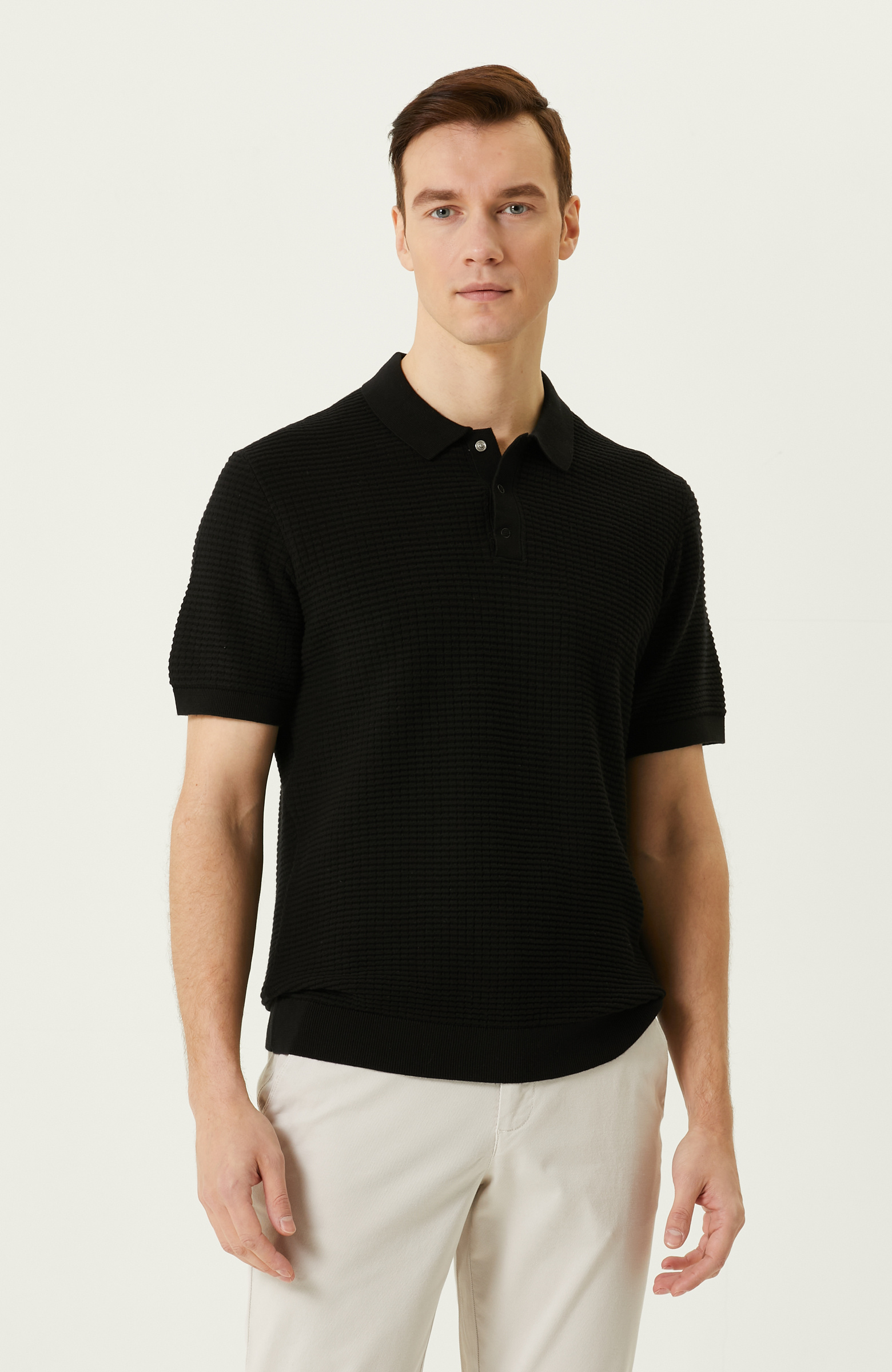 Siyah Polo Yaka Dokulu Kazak