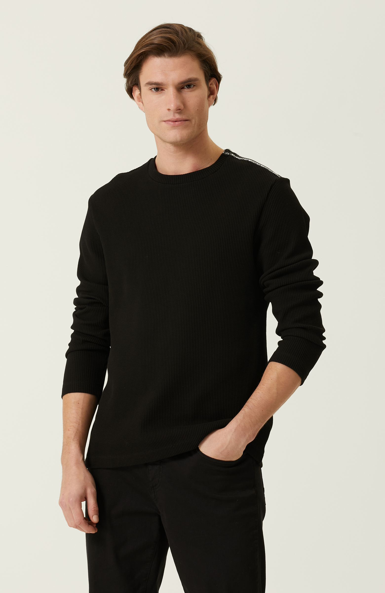 Basic Fit Siyah Fermuar Detaylı Sweatshirt Basic Fit Siyah Fermuar Detaylı Sweatshirt