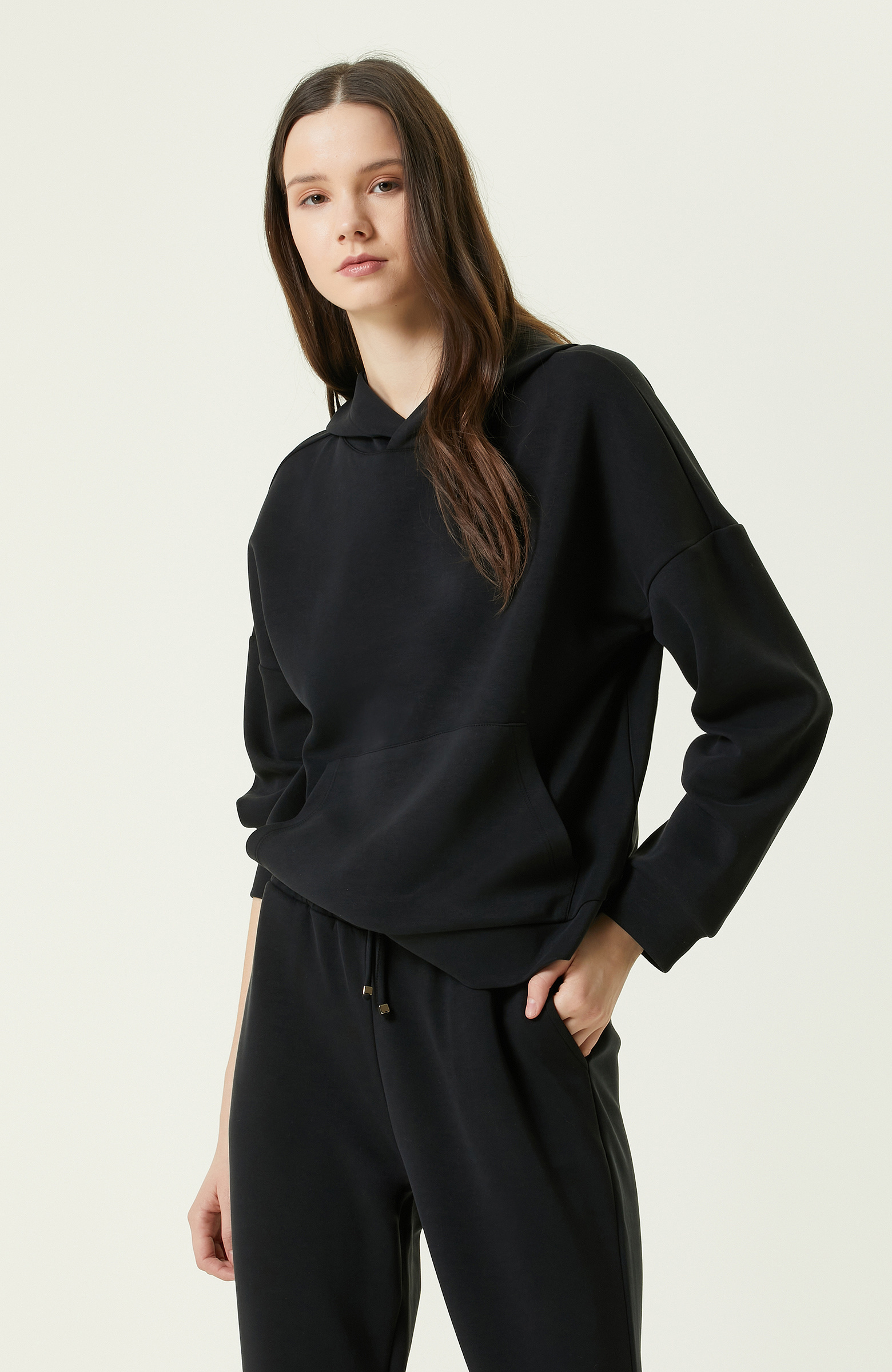 Siyah Kapüşonlu Sweatshirt