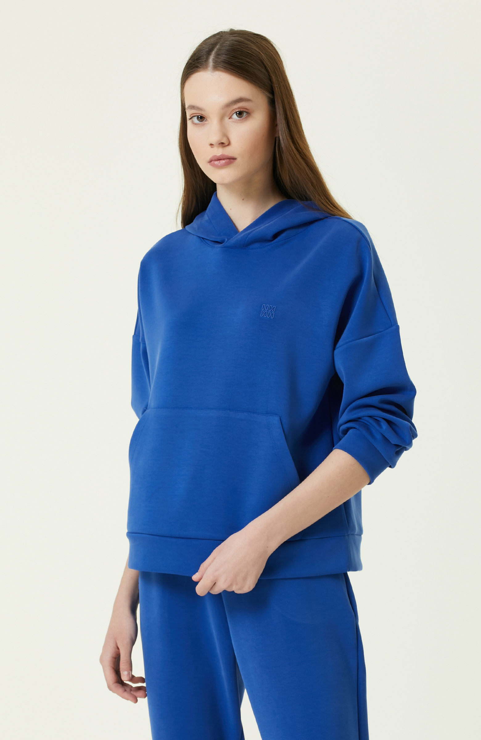 Basic Fit Saks Sweatshirt