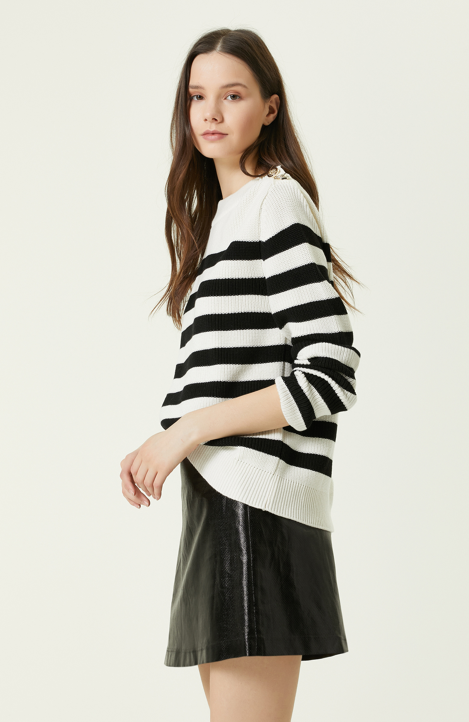 Basic Fit Siyah Ekru Kazak