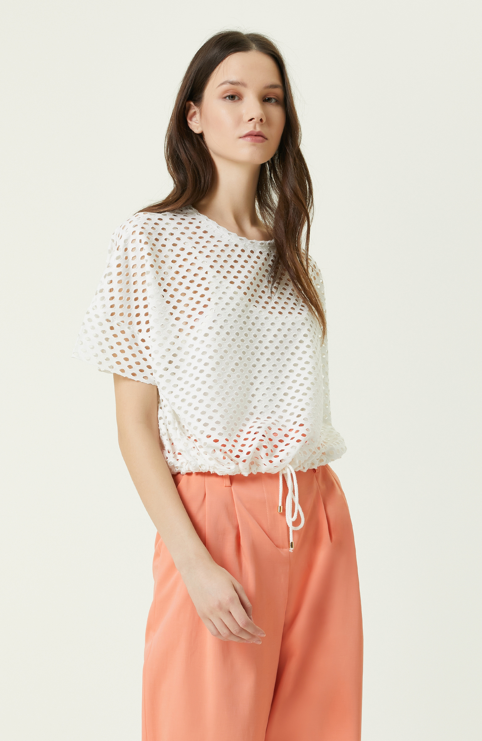 Beyaz Güpür Dokulu Bluz