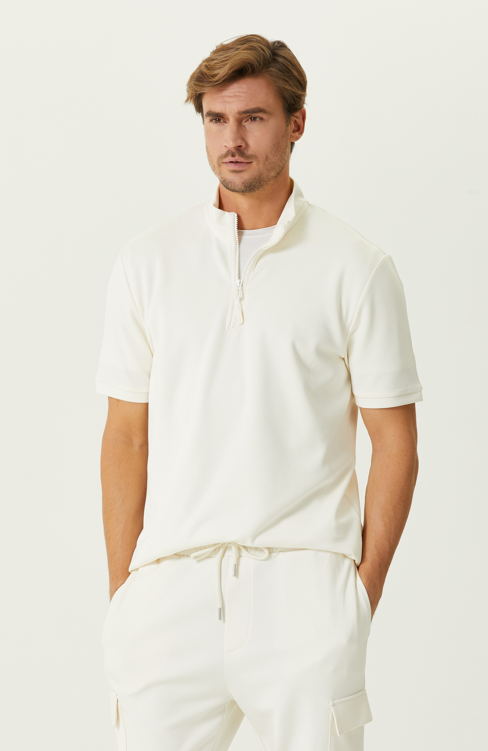 Ekru Dik Yaka Sweatshirt