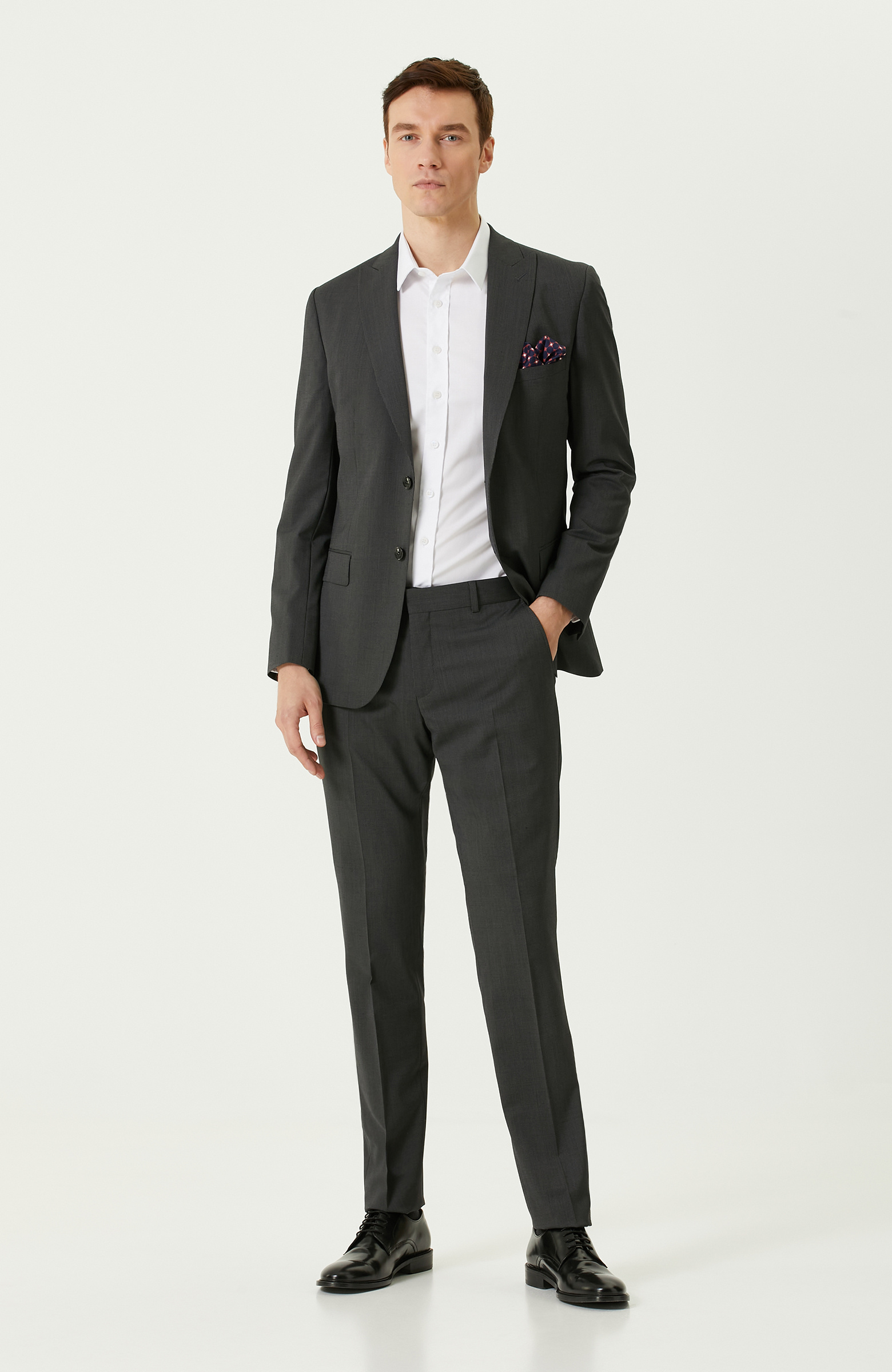 Siyah Desenli Takım Elbise