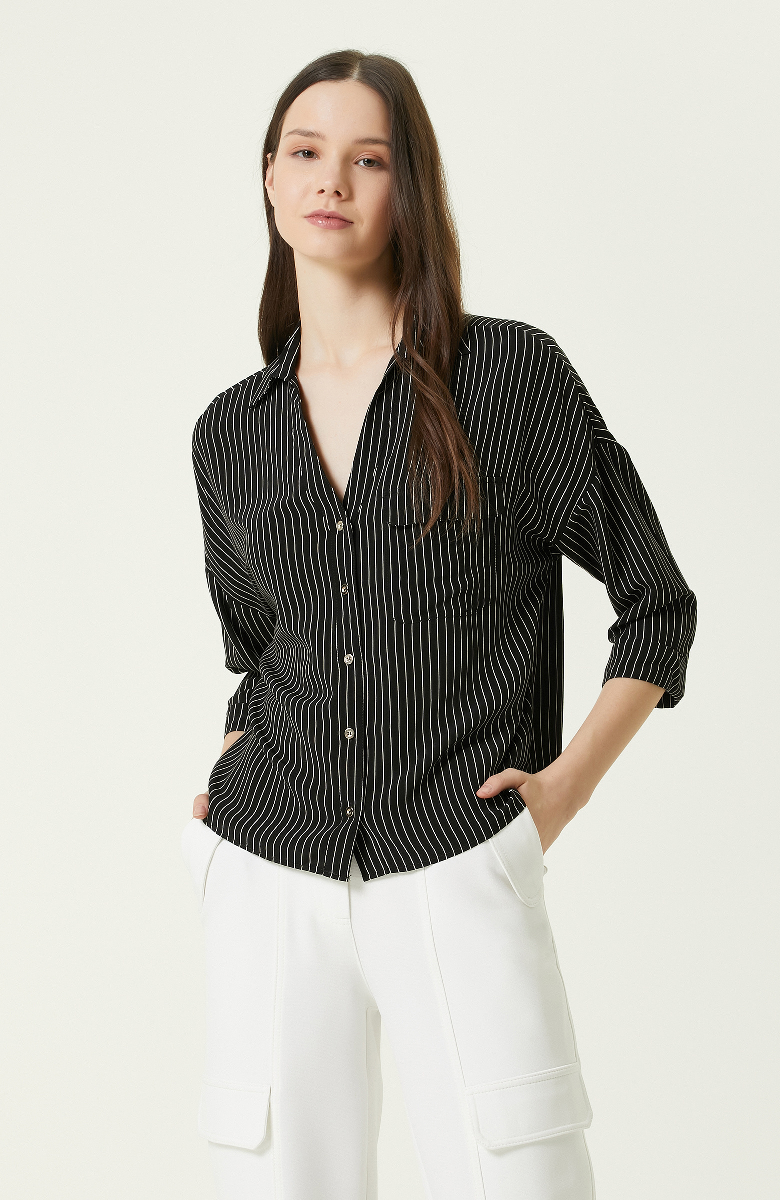 Regular Fit Siyah Beyaz Çizgili Gömlek