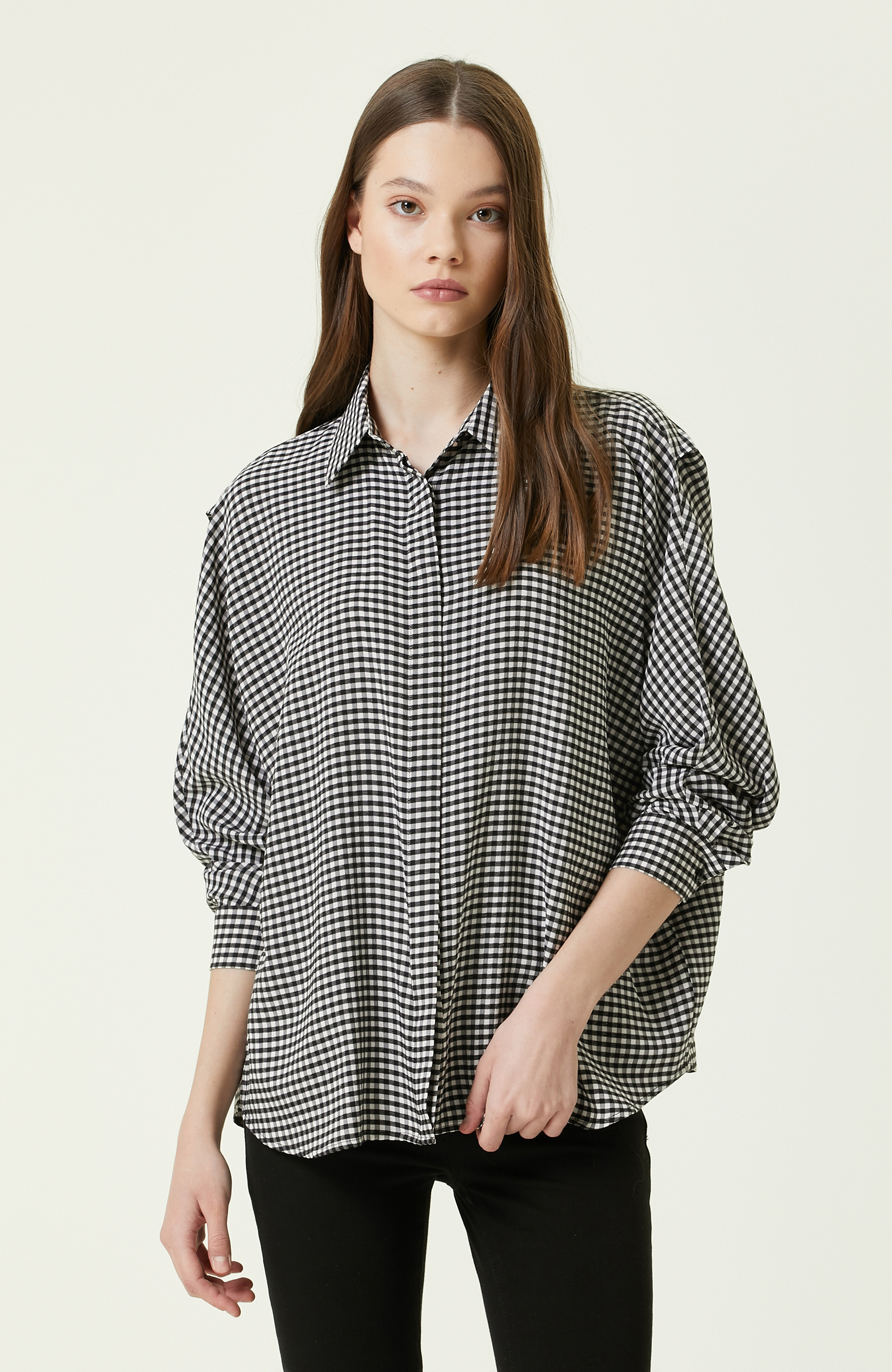 Geniş Fit Siyah Beyaz Gömlek