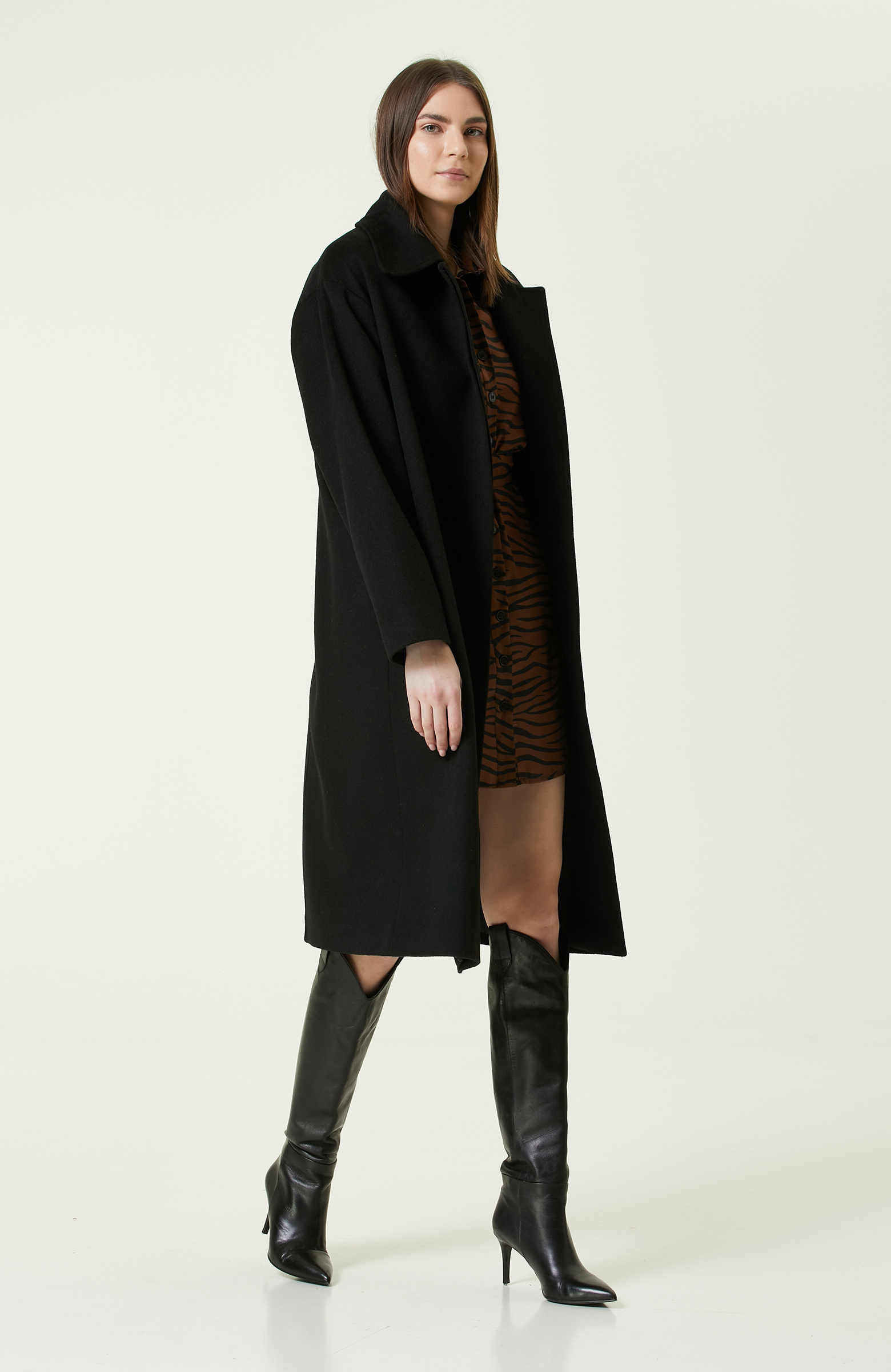 Regular Fit Siyah Kaban