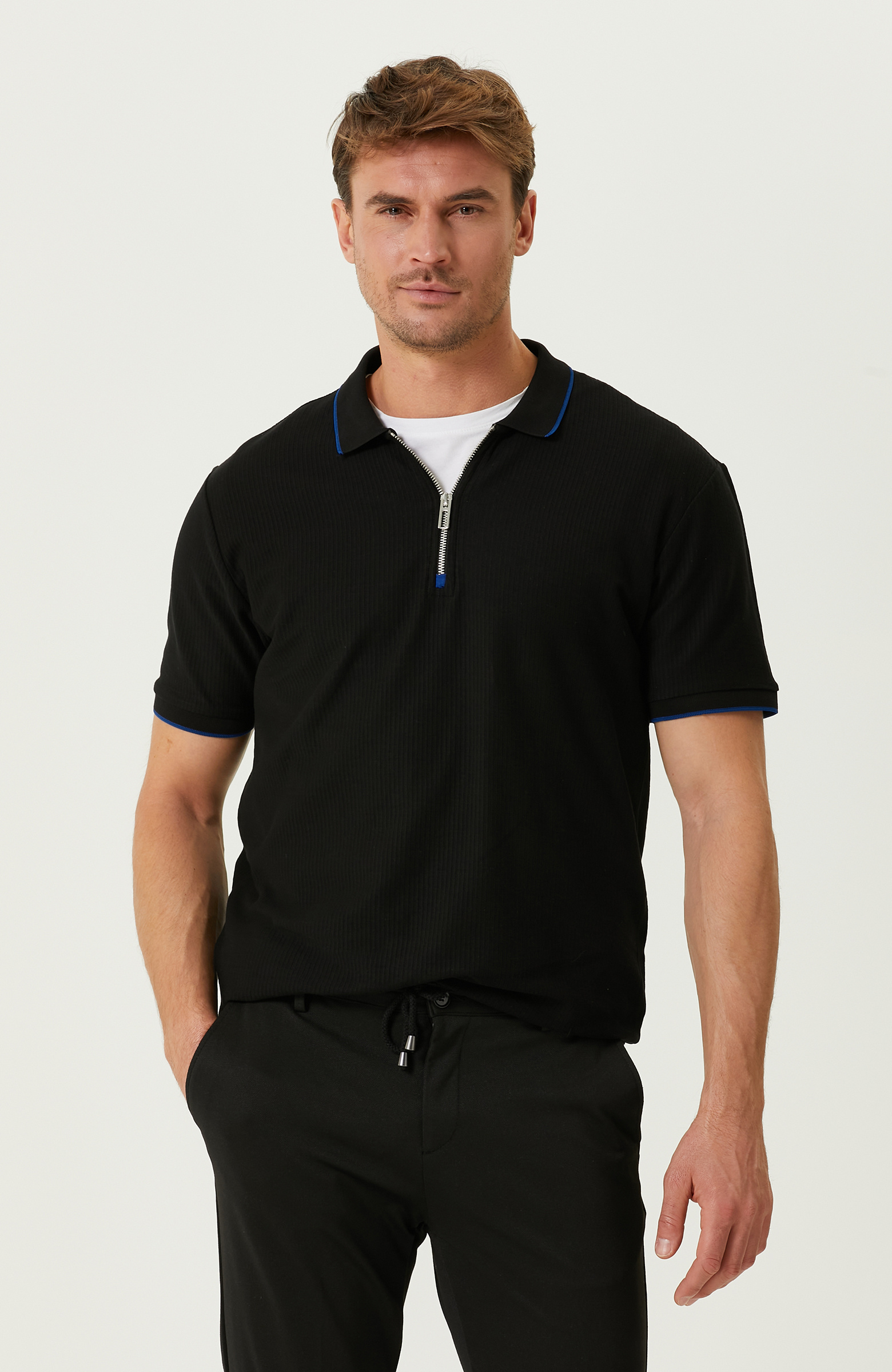 Slim Fit Siyah Jakarlı T-shirt
