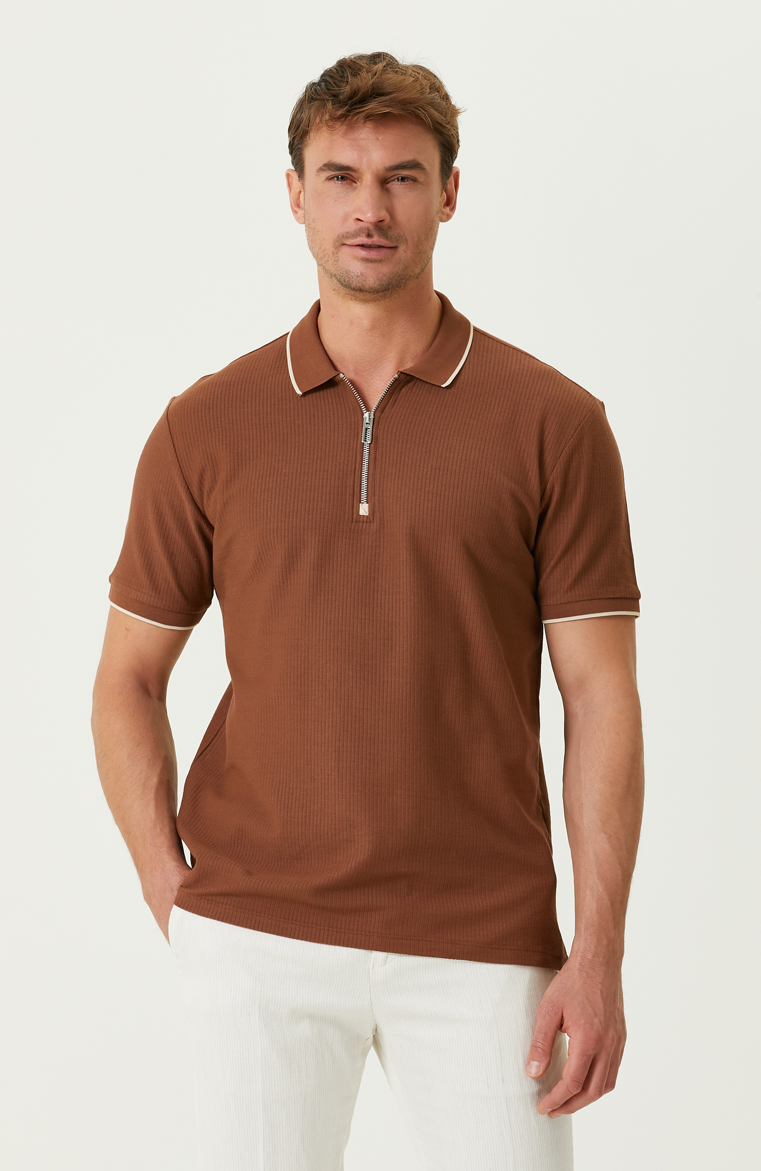 Slim Fit Tütün Jakarlı T-shirt