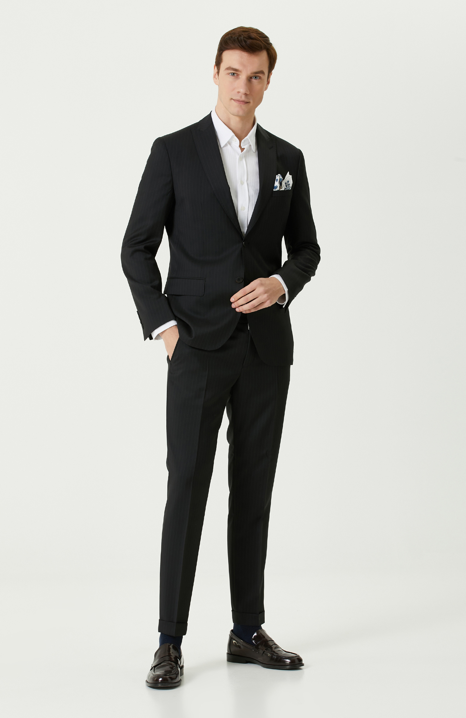 Siyah Çizgili Takım Elbise