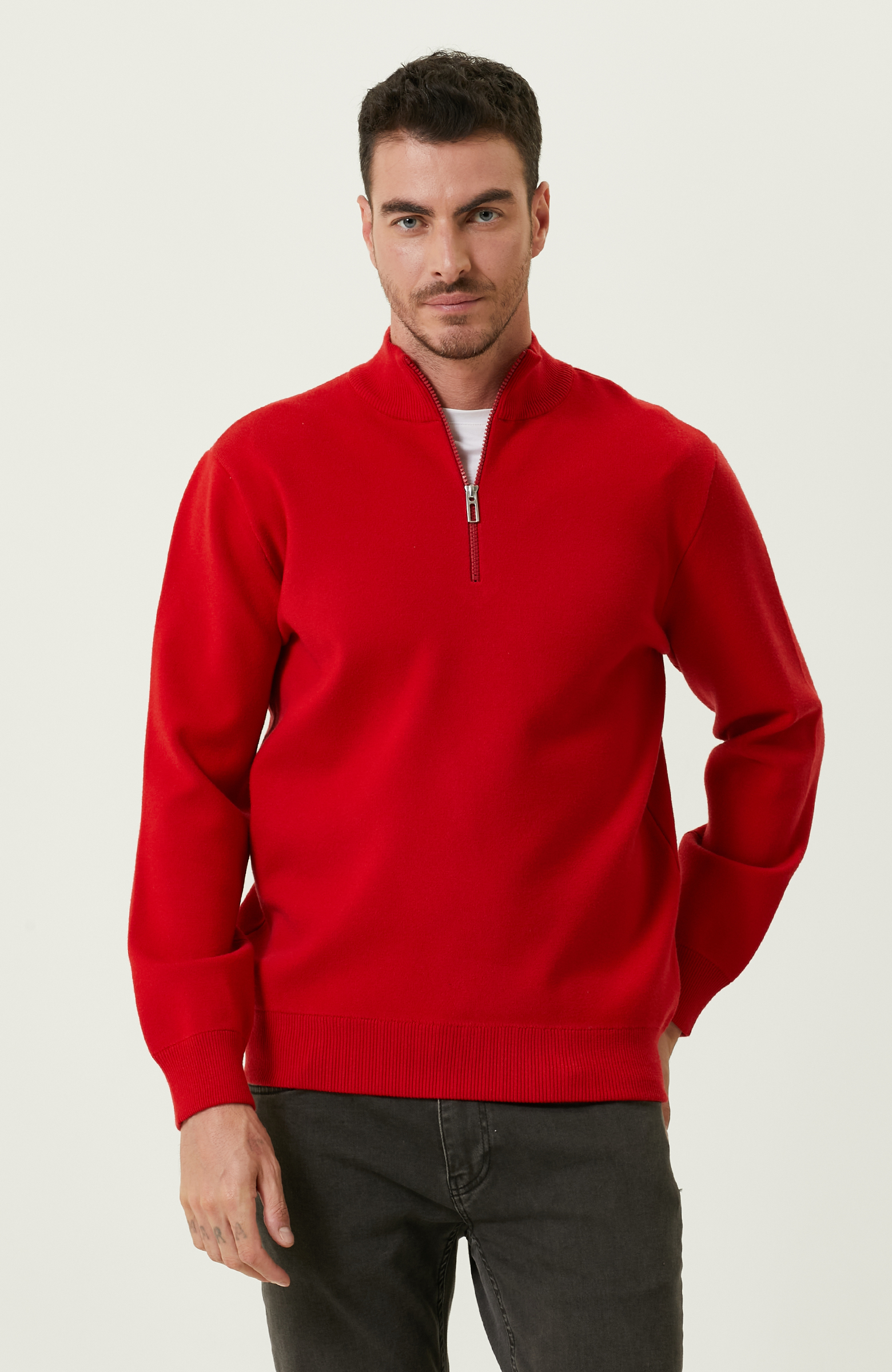 Kırmızı Viskoz Karışımlı Dik Yaka Fermuarlı Triko