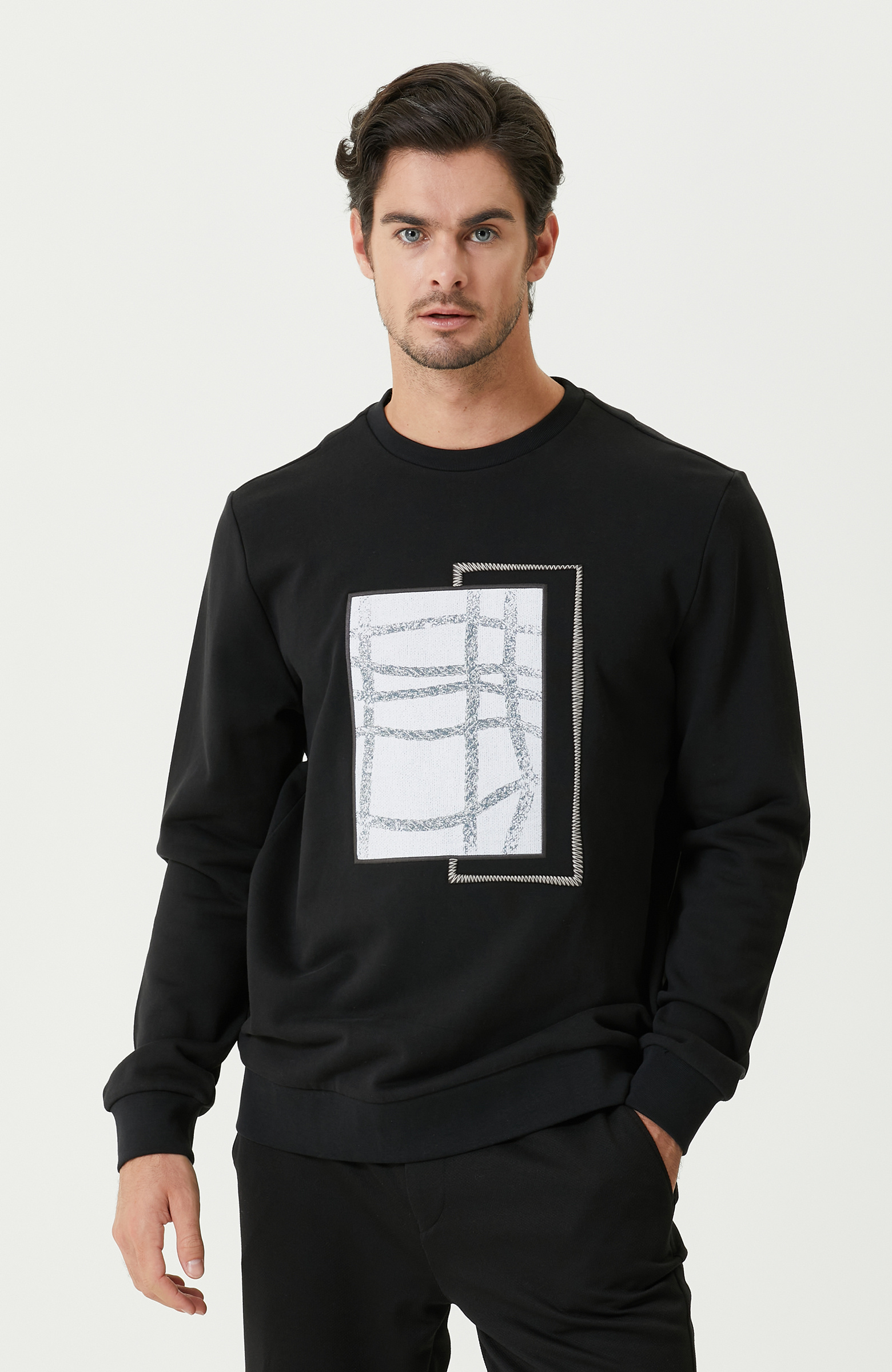 Slim Fit Siyah Nakışlı Sweatshirt