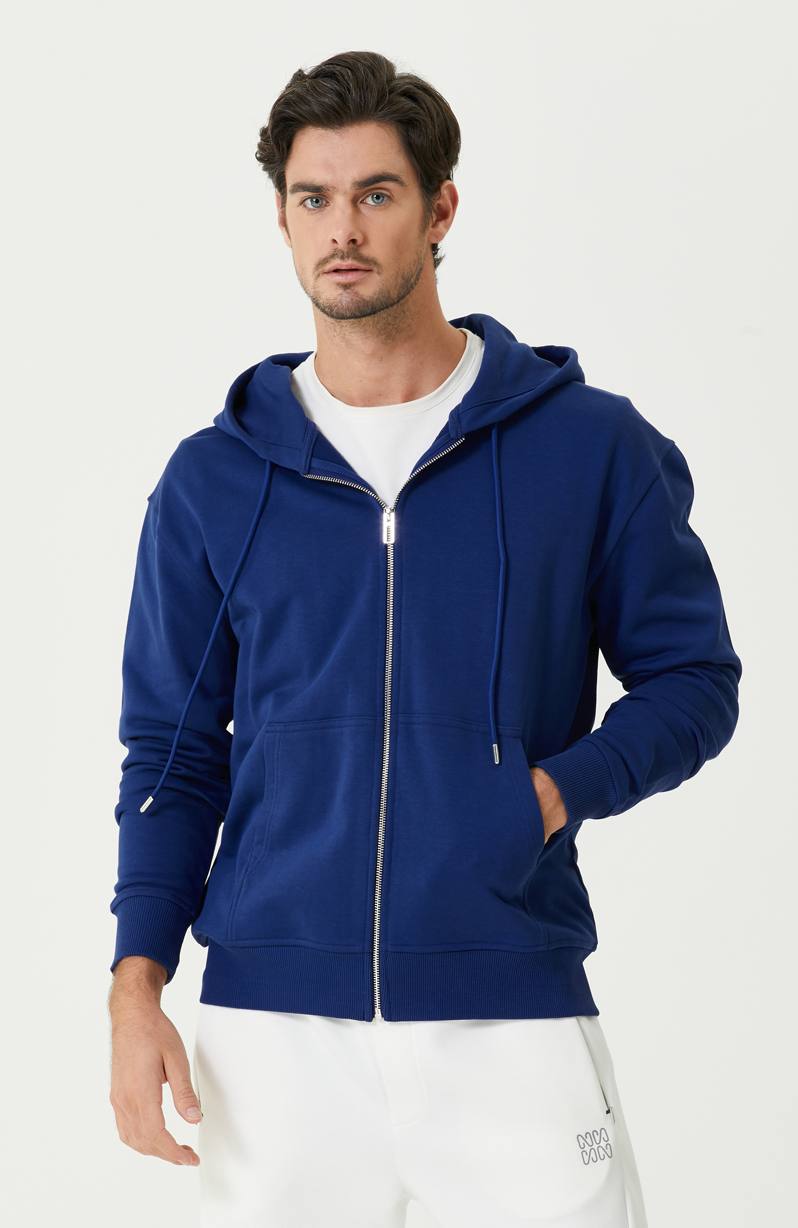 Comfort Fit Saks Sweatshirt Comfort Fit Saks Sweatshirt