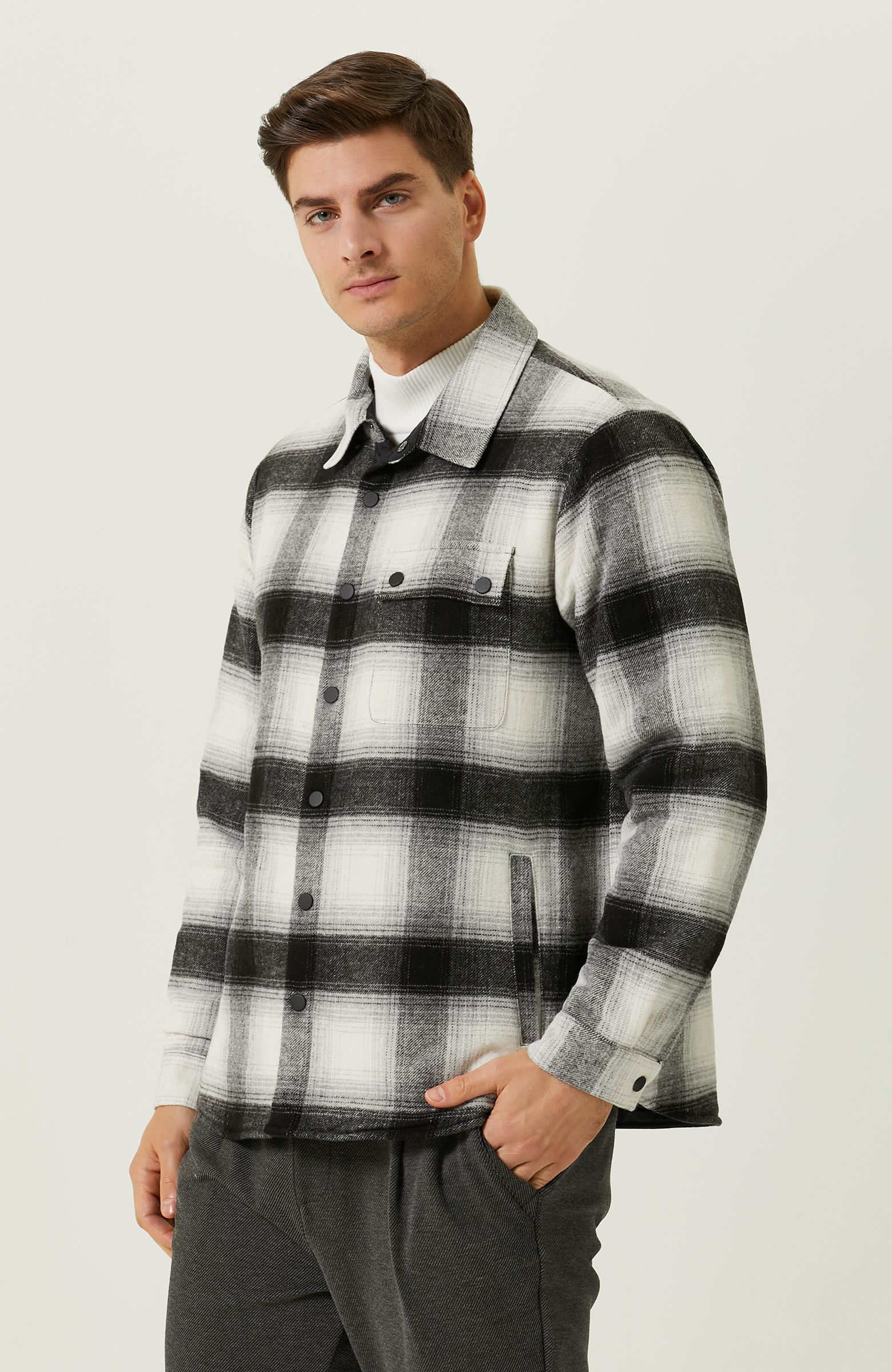 Slim Fit Siyah Beyaz Dış Gömlek